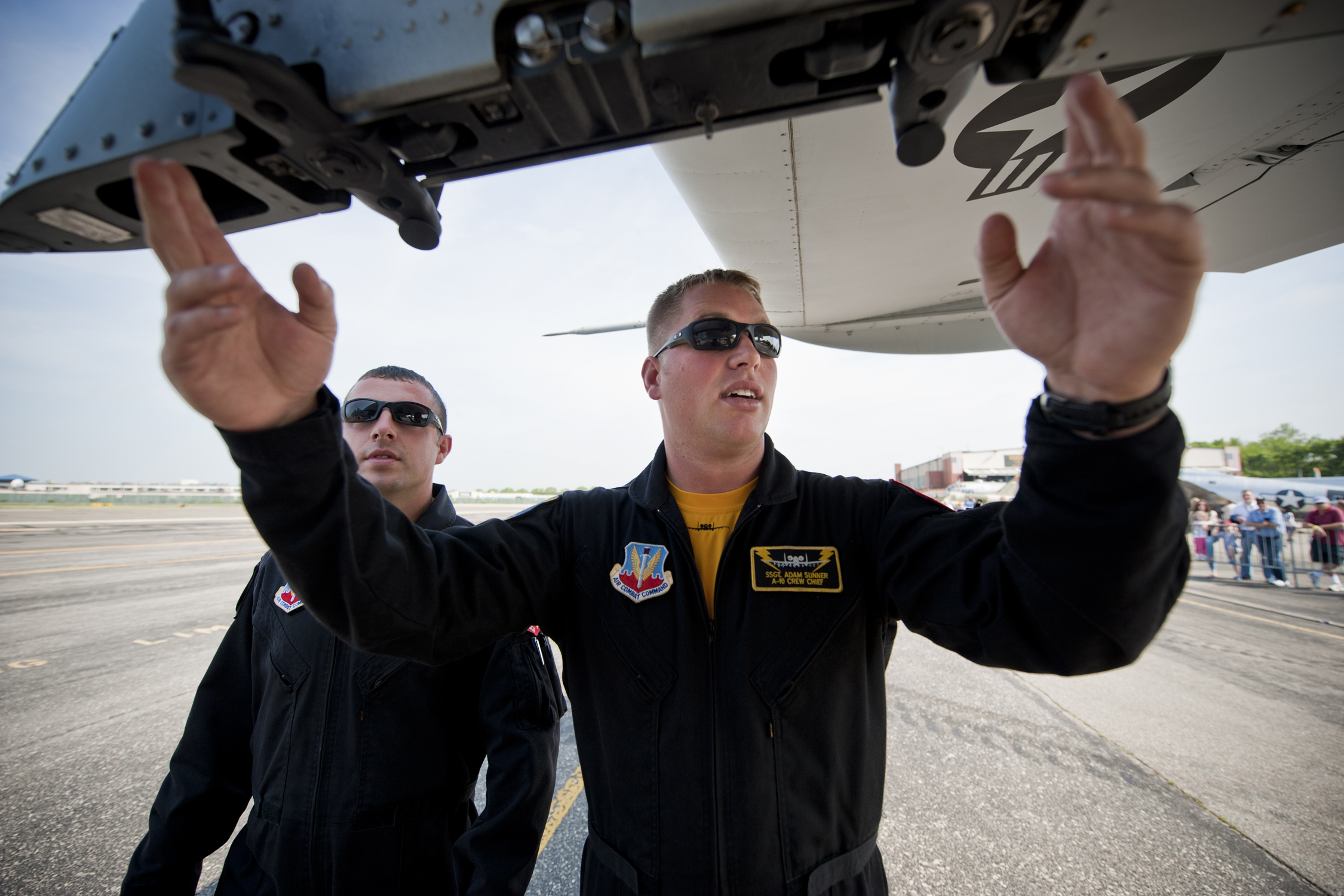The hands behind the A-10 East Demonstration Team > Air Combat Command ...