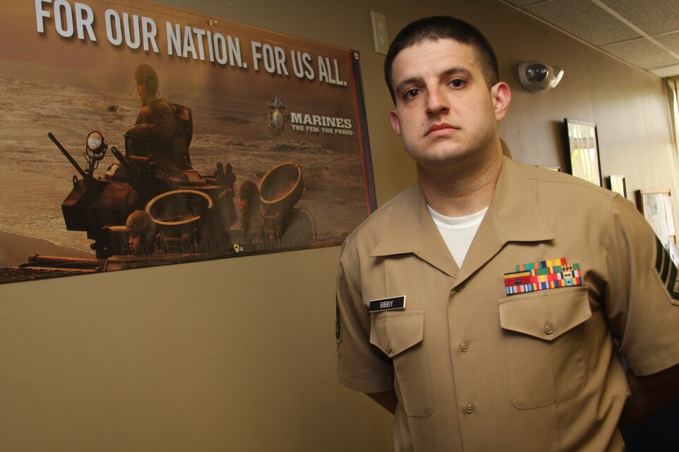 Marine recruiter aids sheriff in criminal capture > Marine Corps ...