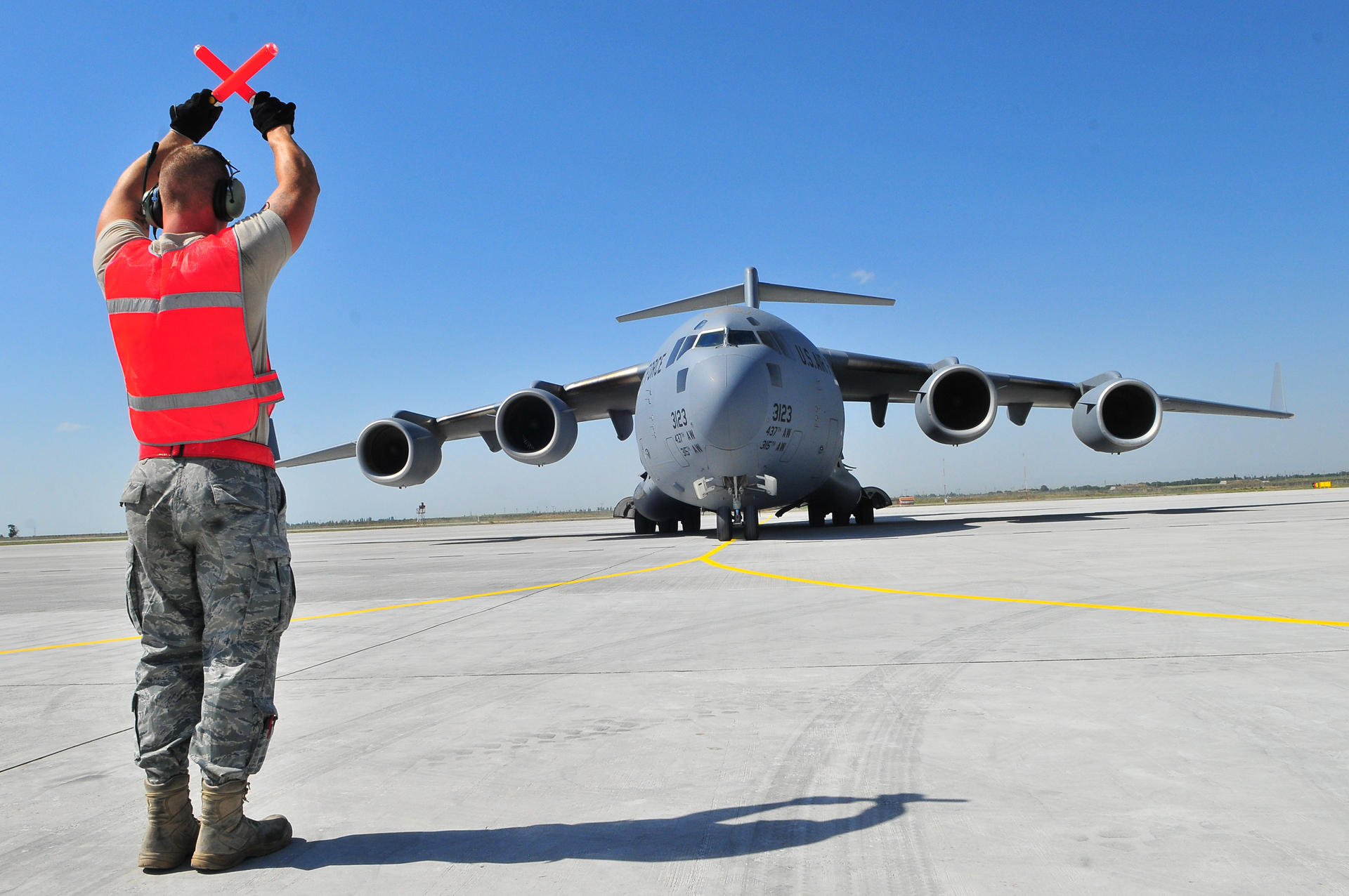 New aircraft ramp boosts Transit Center's mission capability > U.S. Air ...