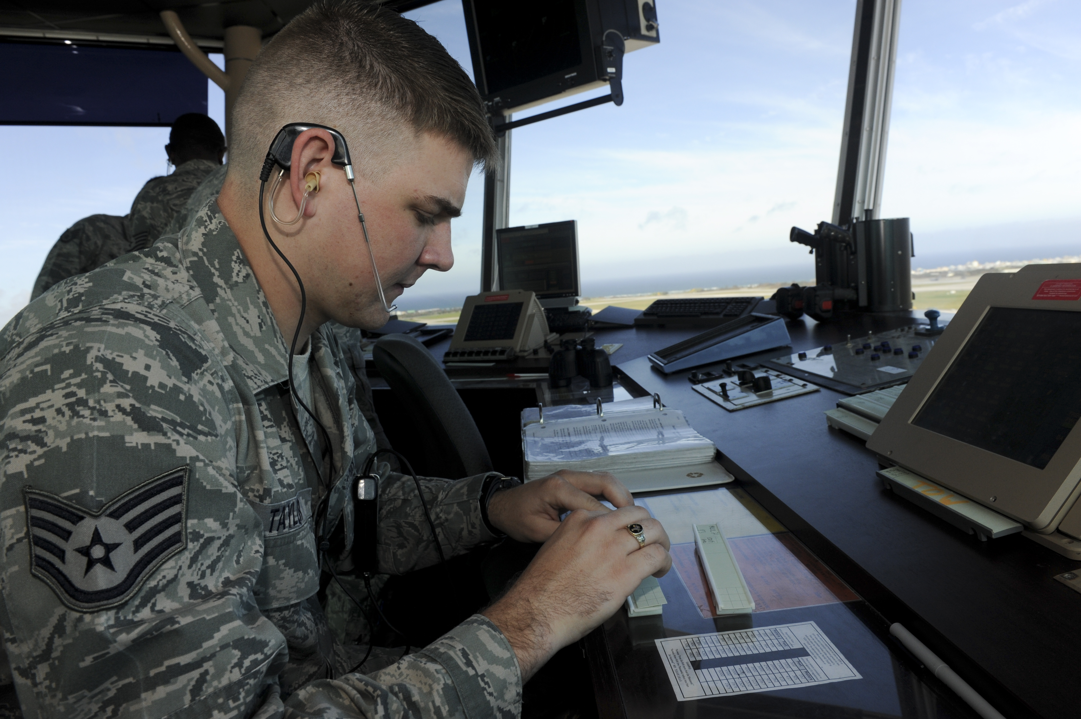 Air traffic controllers see bigger picture > Kadena Air Base > News
