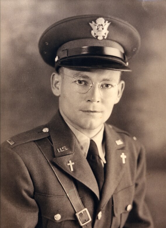 World War II 19th Bombardment Group chaplain honored > Air Mobility ...