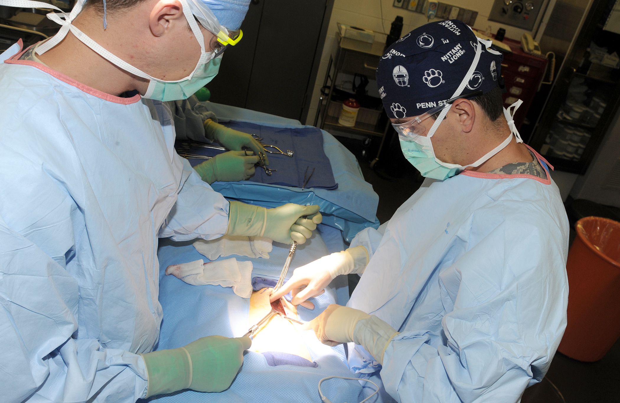 Deployed surgical team gets troops back to the fight > Air Force > Display