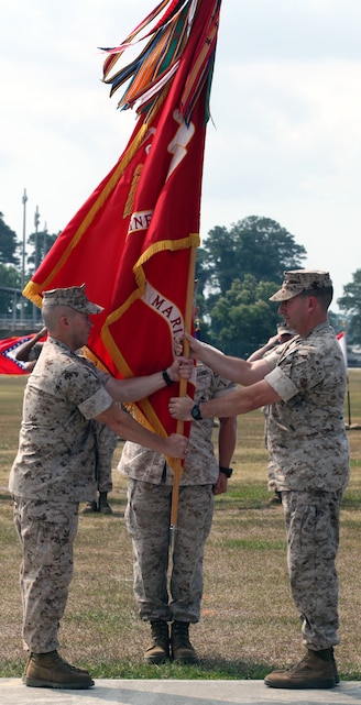 1/8 passes the torch to a new leader > United States Marine Corps ...
