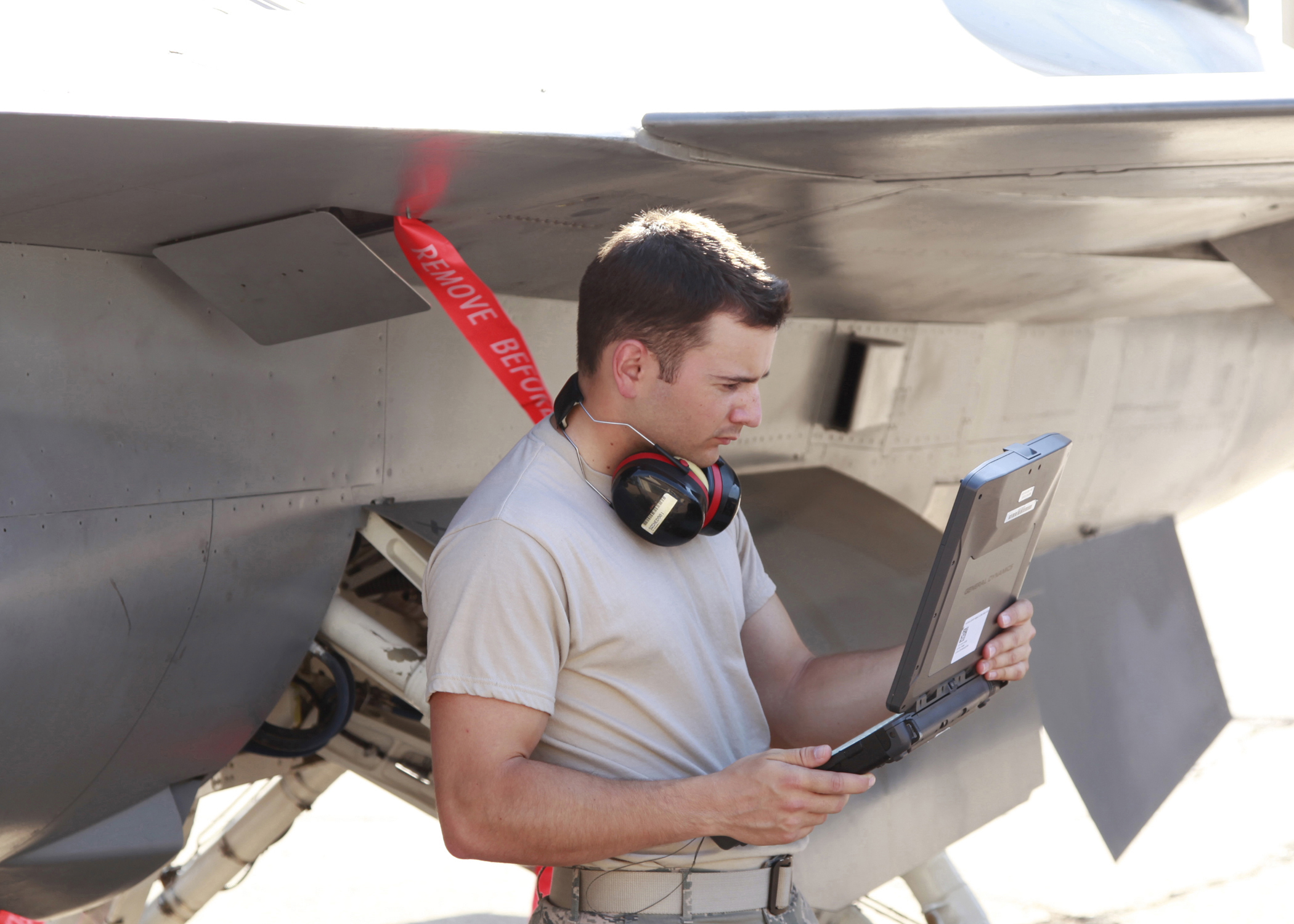 F-16 Fighter Avionics: Prepares Airmen for Operational Air Force ...