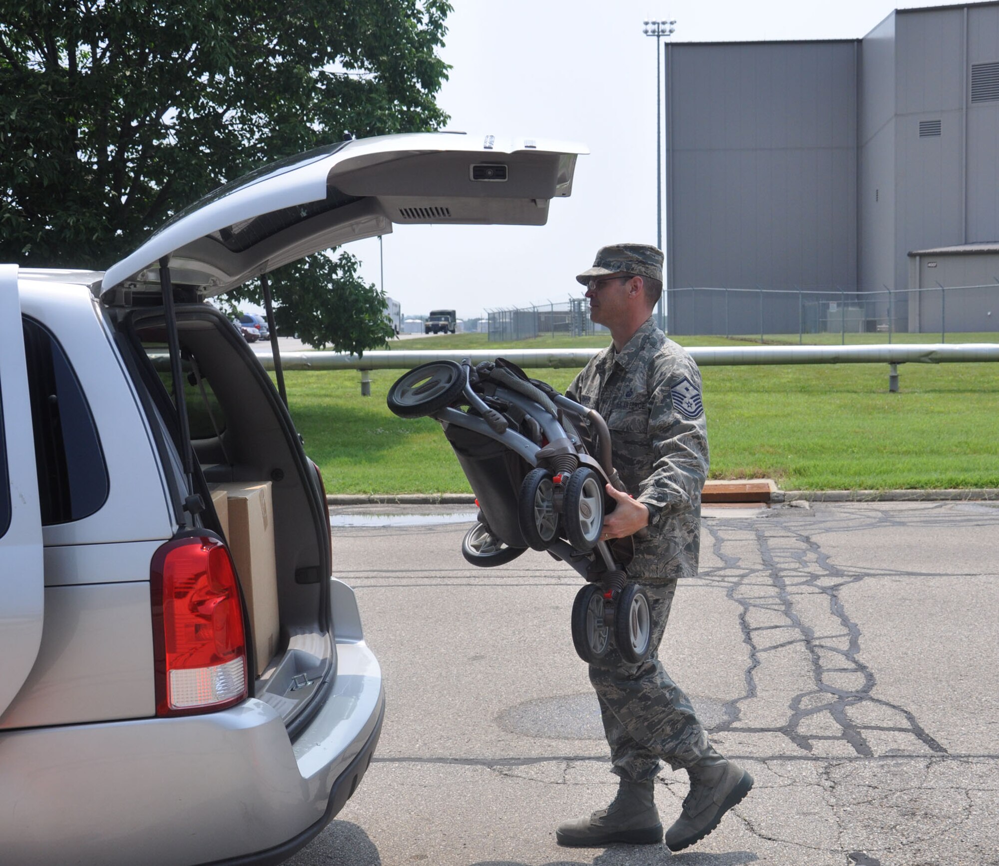 445th AW donates relief items to tornado victims in Joplin > 445th ...
