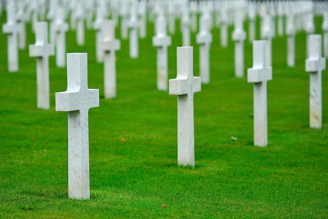 White marble headstones mark the graves at the Aisne-Marne American ...