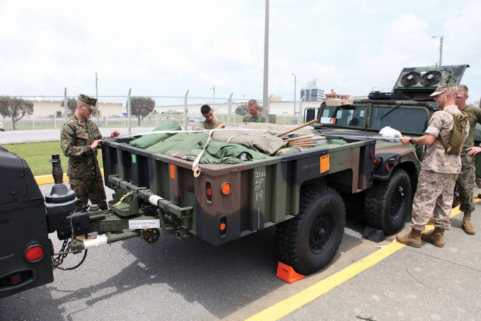 MCA's heavy mobile equipment mechanics repair Buffalo MRAPs > Marine ...