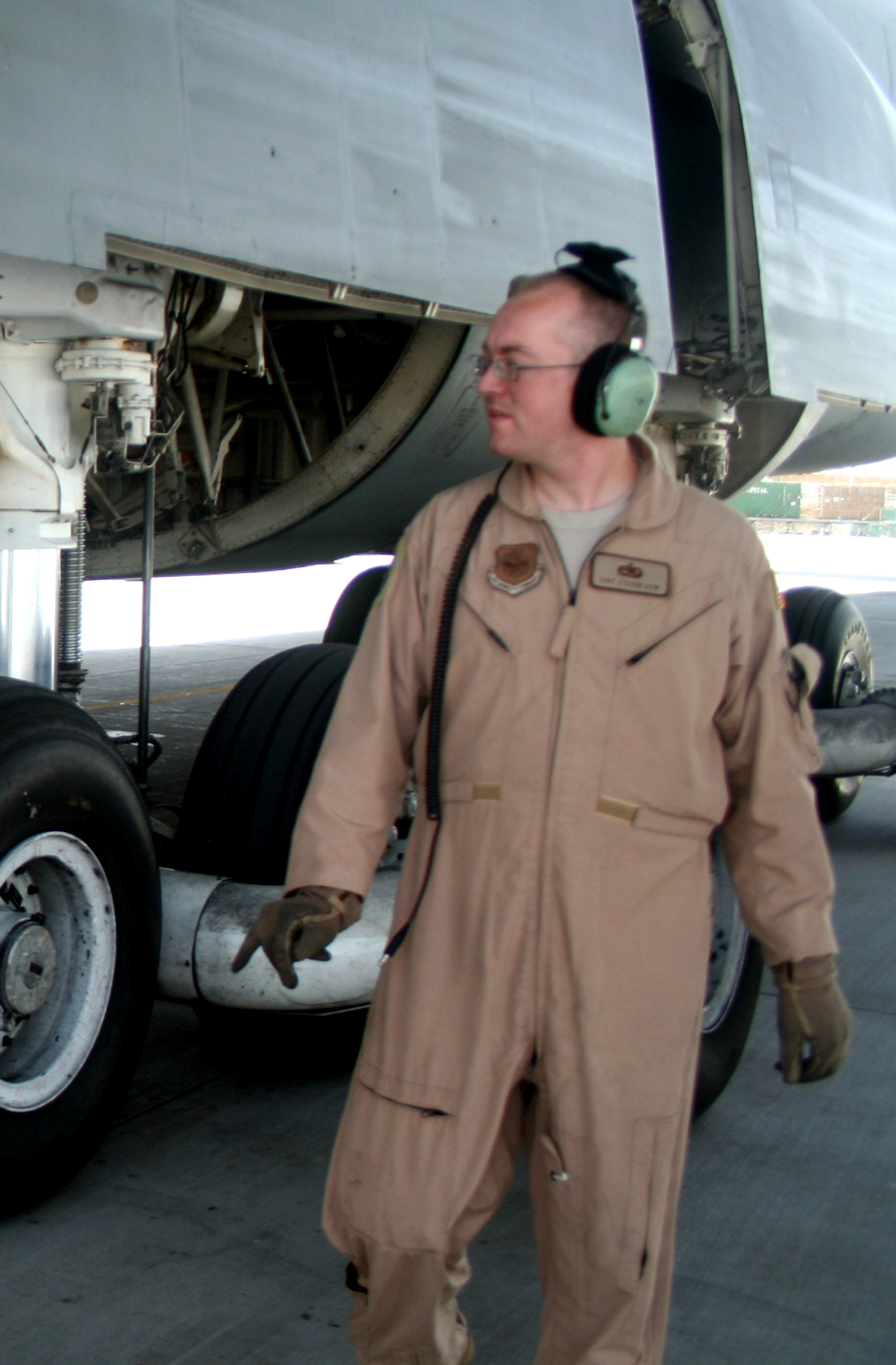 'Flying' crew chief discusses Super Galaxy, historic Arctic mission ...