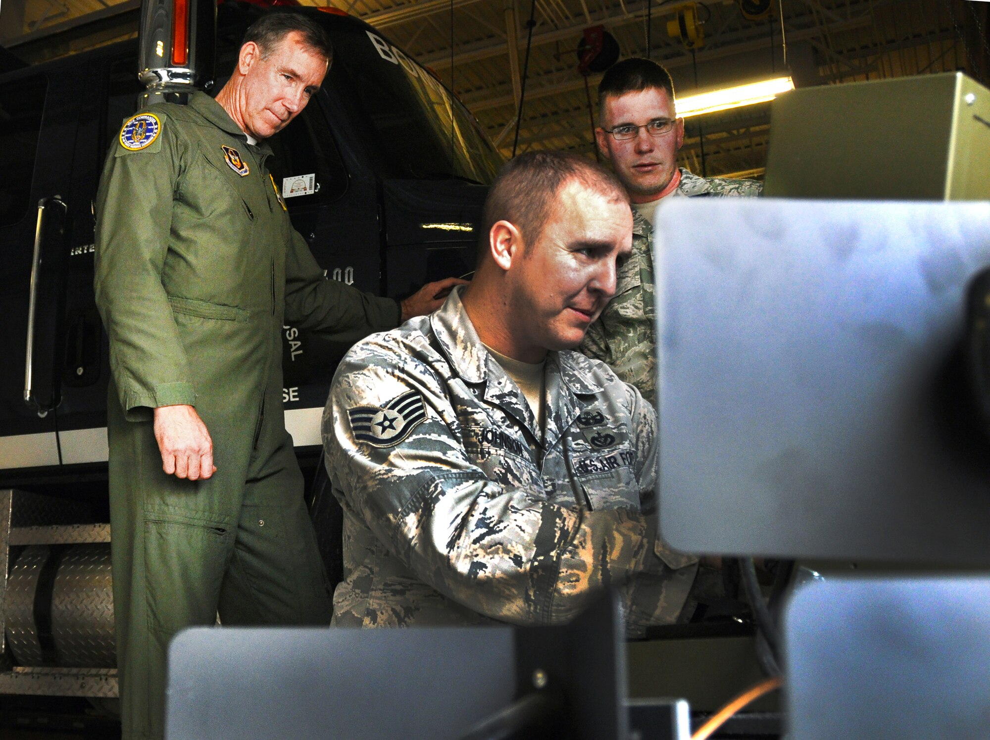 SLIDESHOW: Meeting the general > 419th Fighter Wing > News