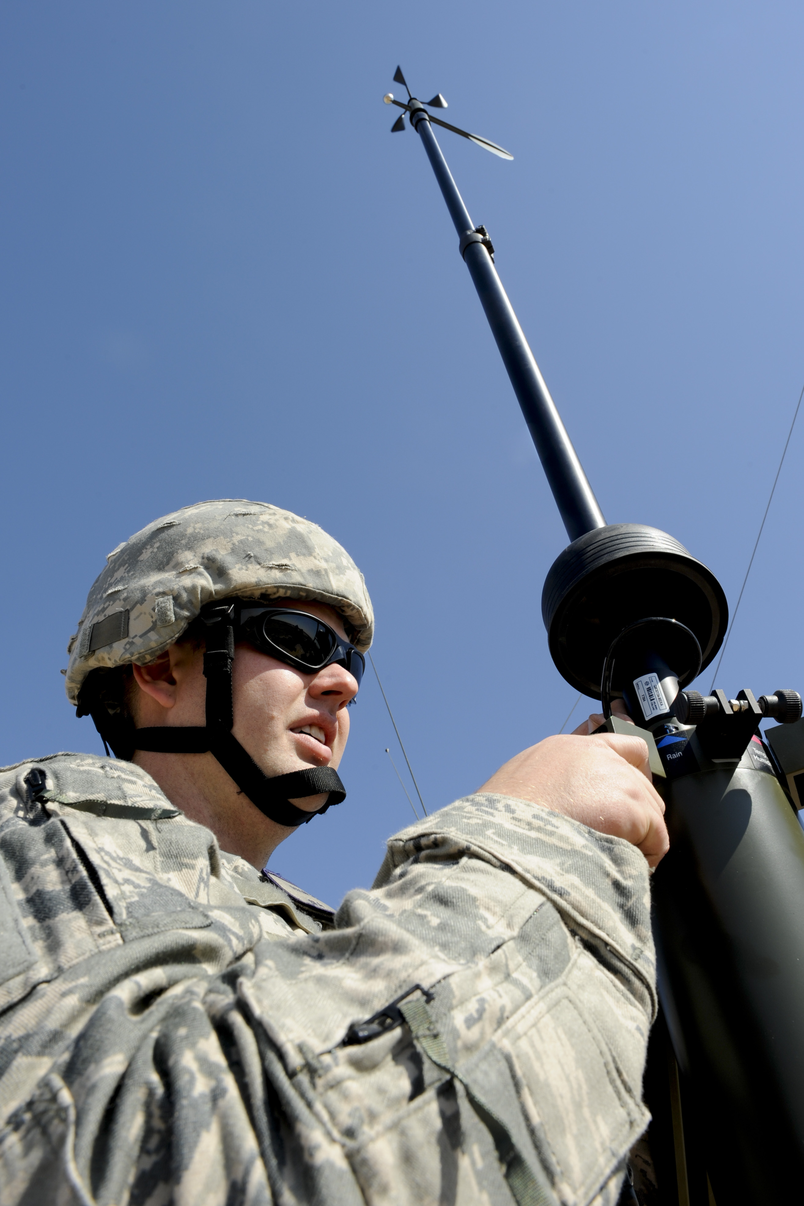 USAF delivers weather gear to IqAF