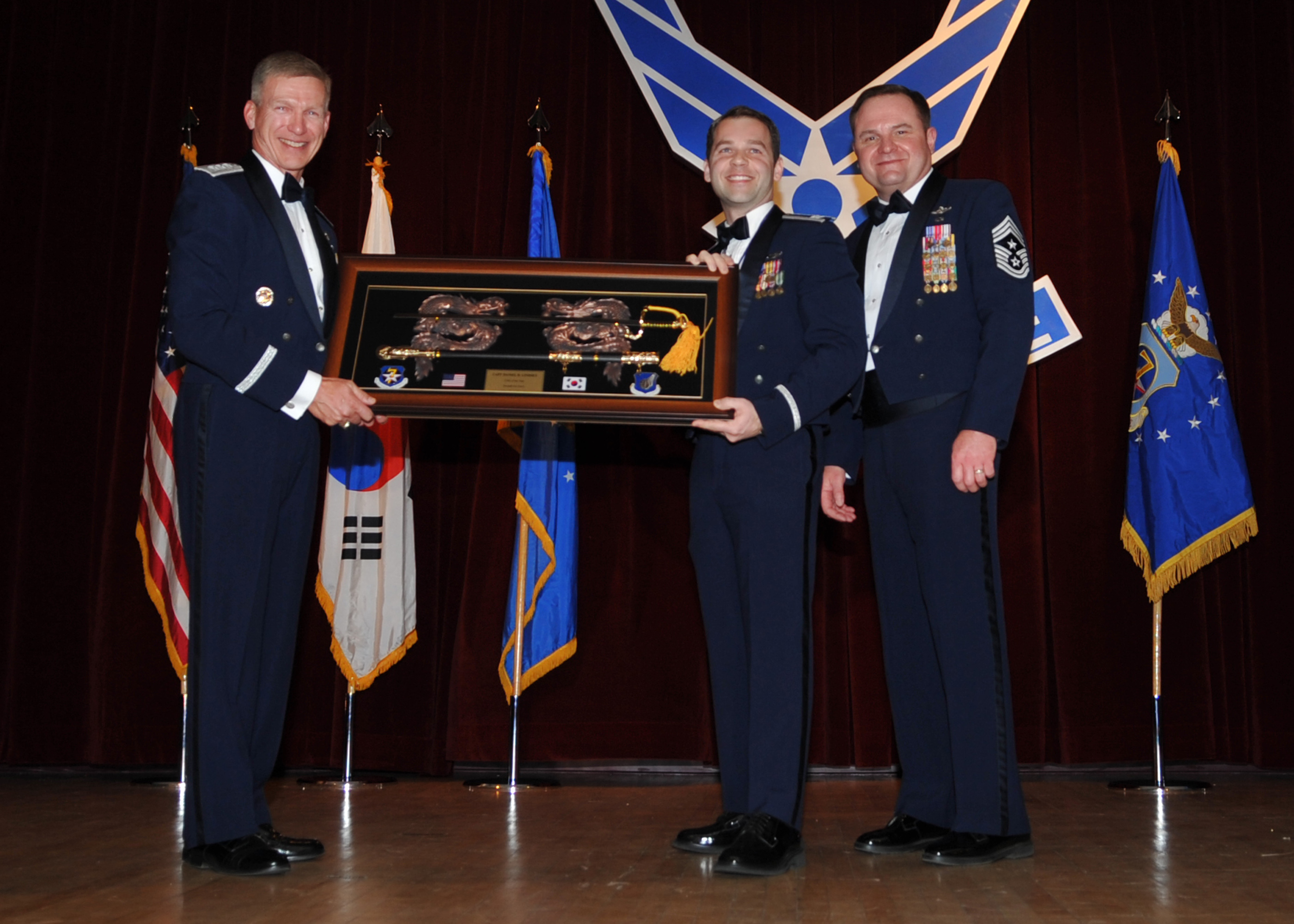 51 FW members earn top civilian, CGO at 7 AF awards banquet > Osan Air ...