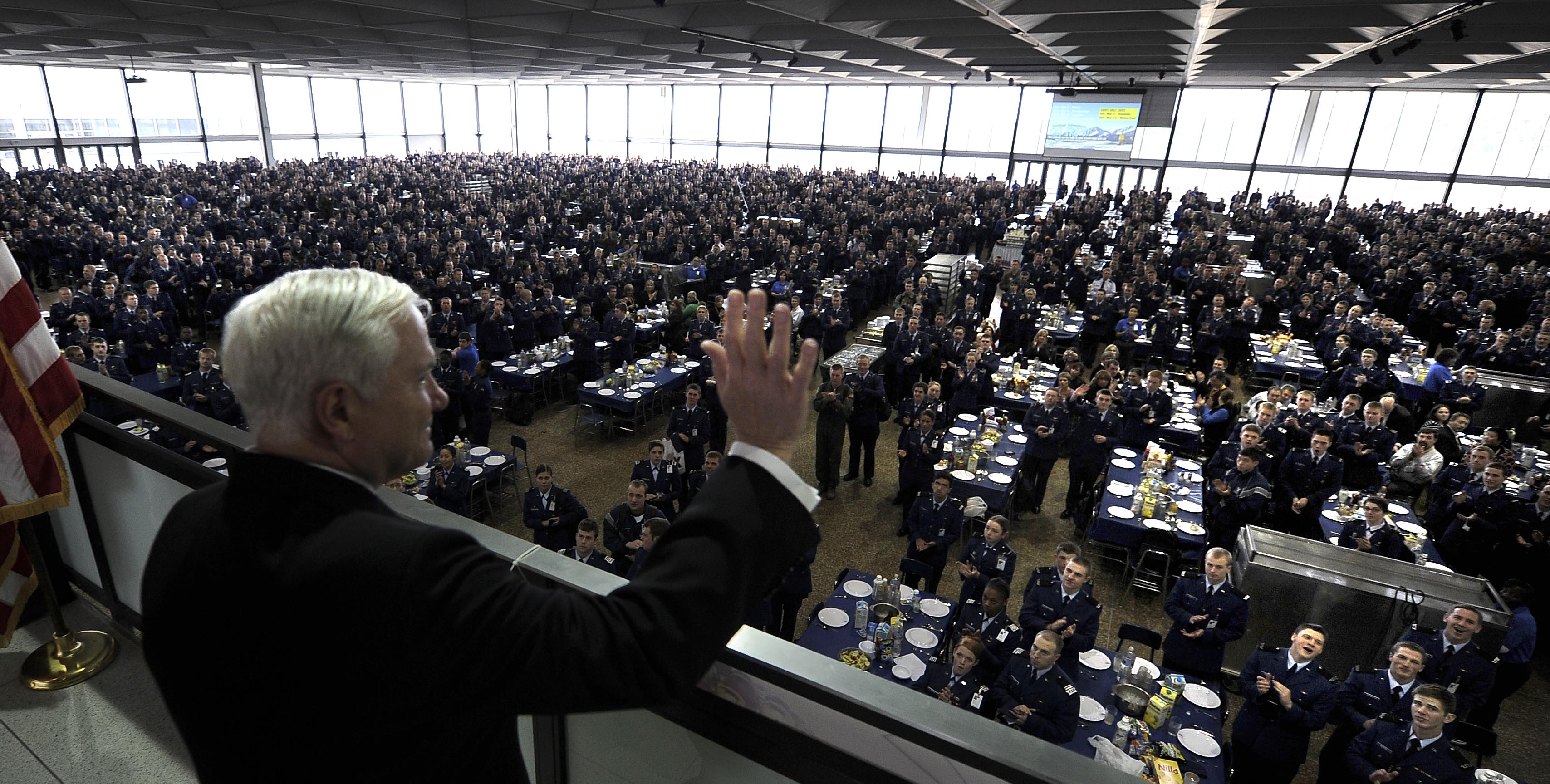 Gates urges new Air Force leaders to think creatively
