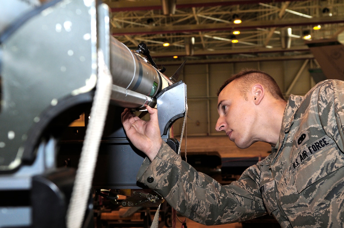 Aviano maintenance group earns top DOD award > Air Force > Article Display