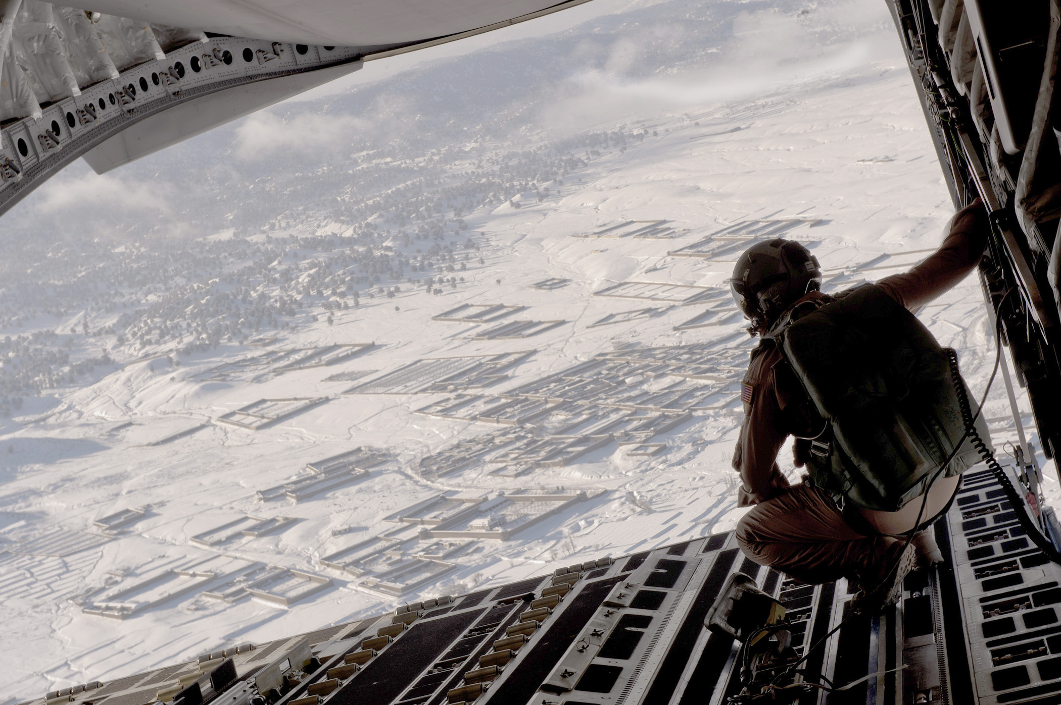 Air delivery cargo drop