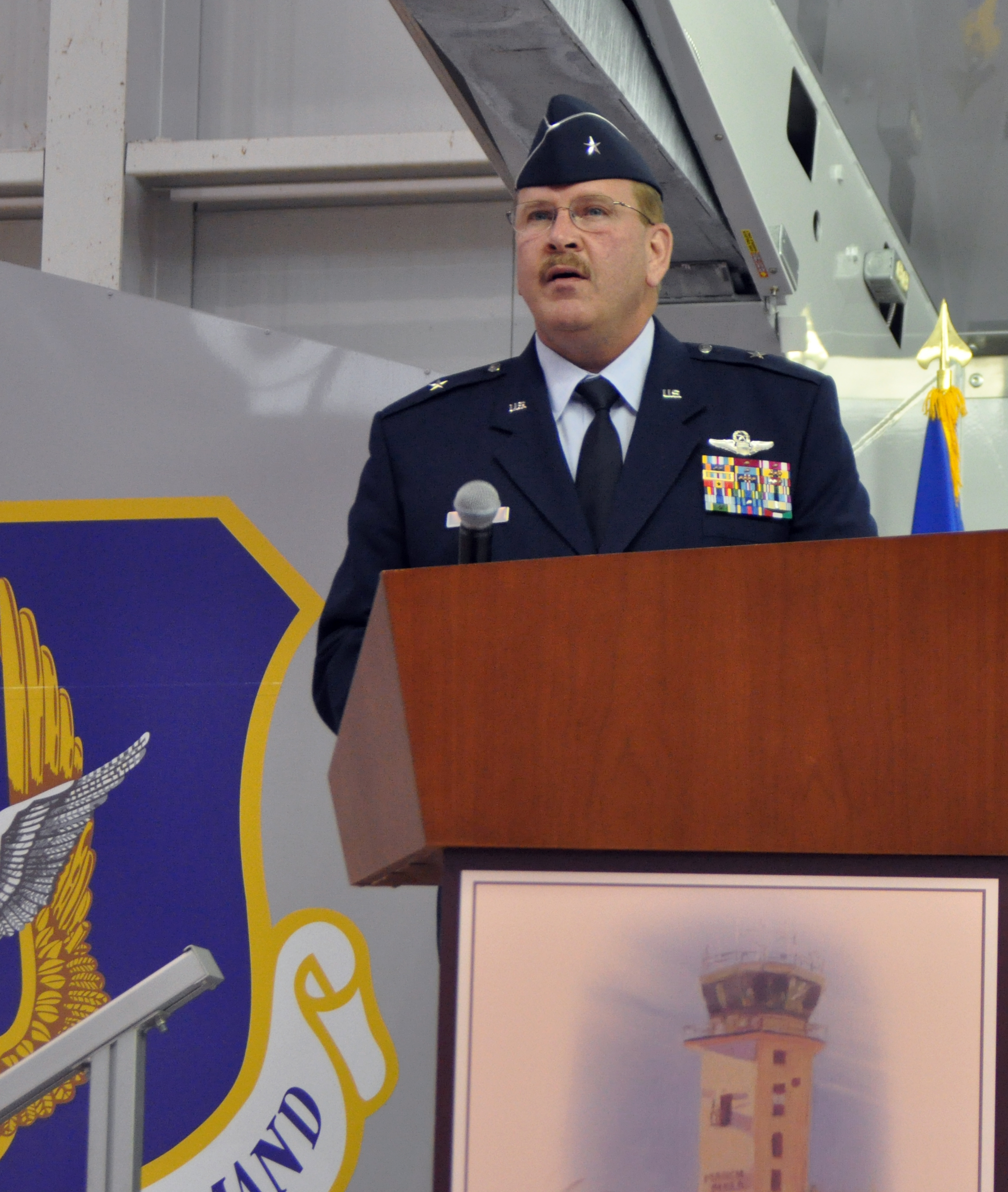 General Kyle assumes command > 445th Airlift Wing > Article Display
