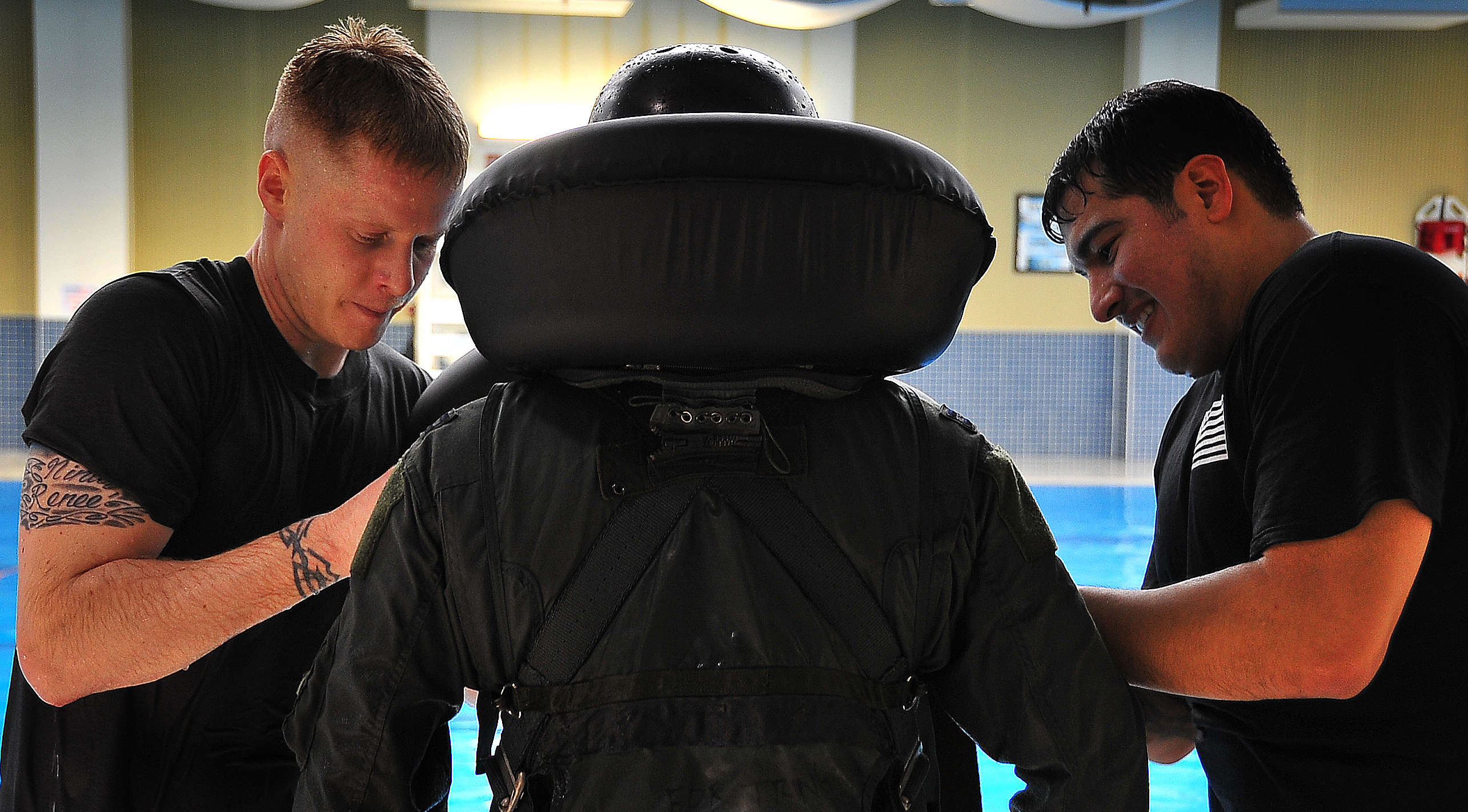 SERE Instructors Conduct Water-Survival Training Evaluation > Osan Air ...