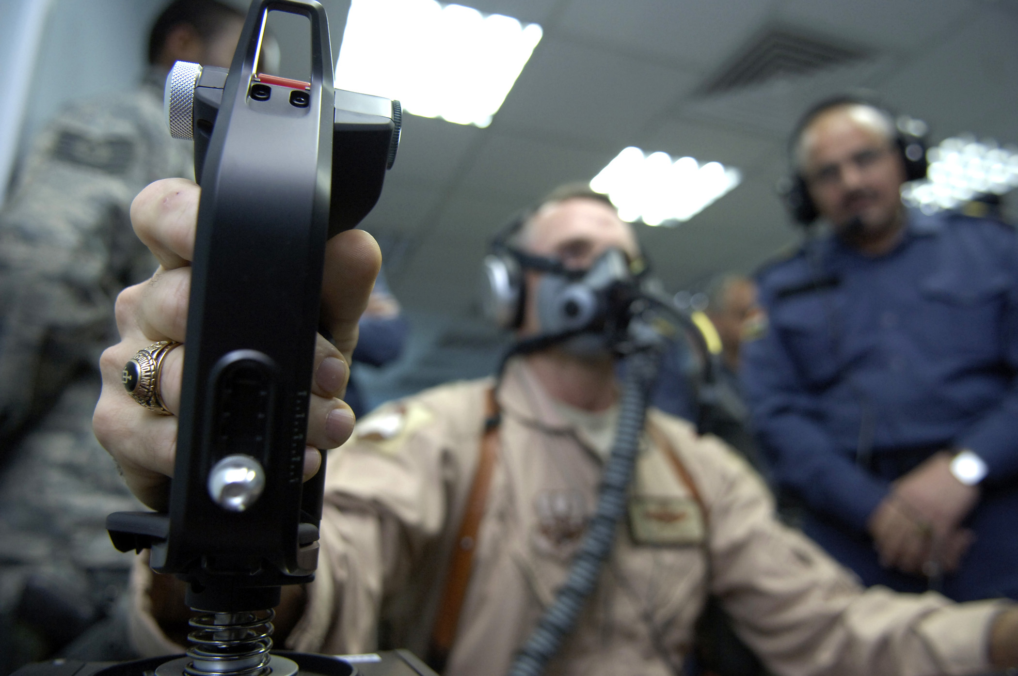 High-altitude chamber replaced by new mask for Iraqi air force > Air ...