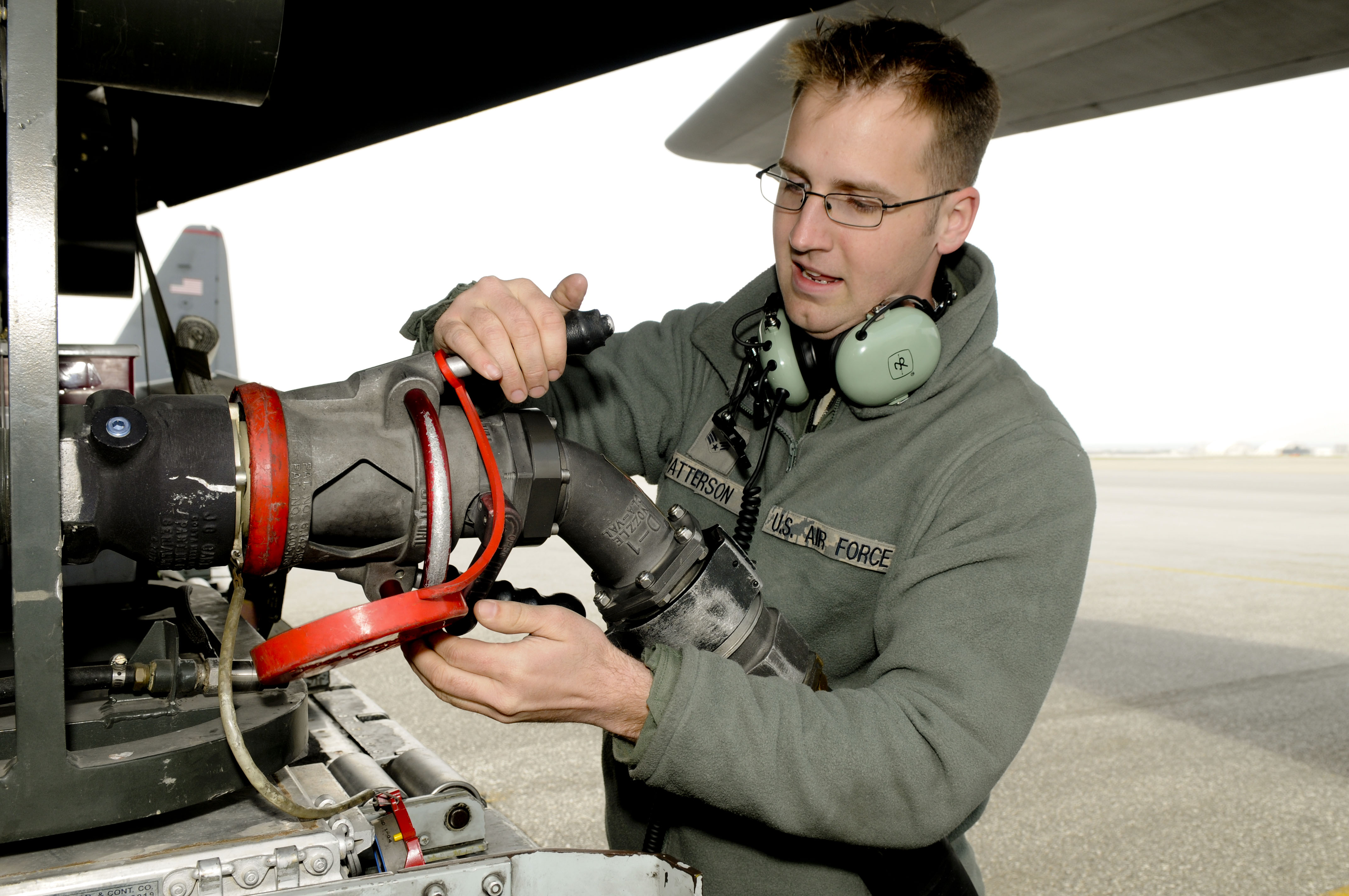 Airmen refuel life in Japan