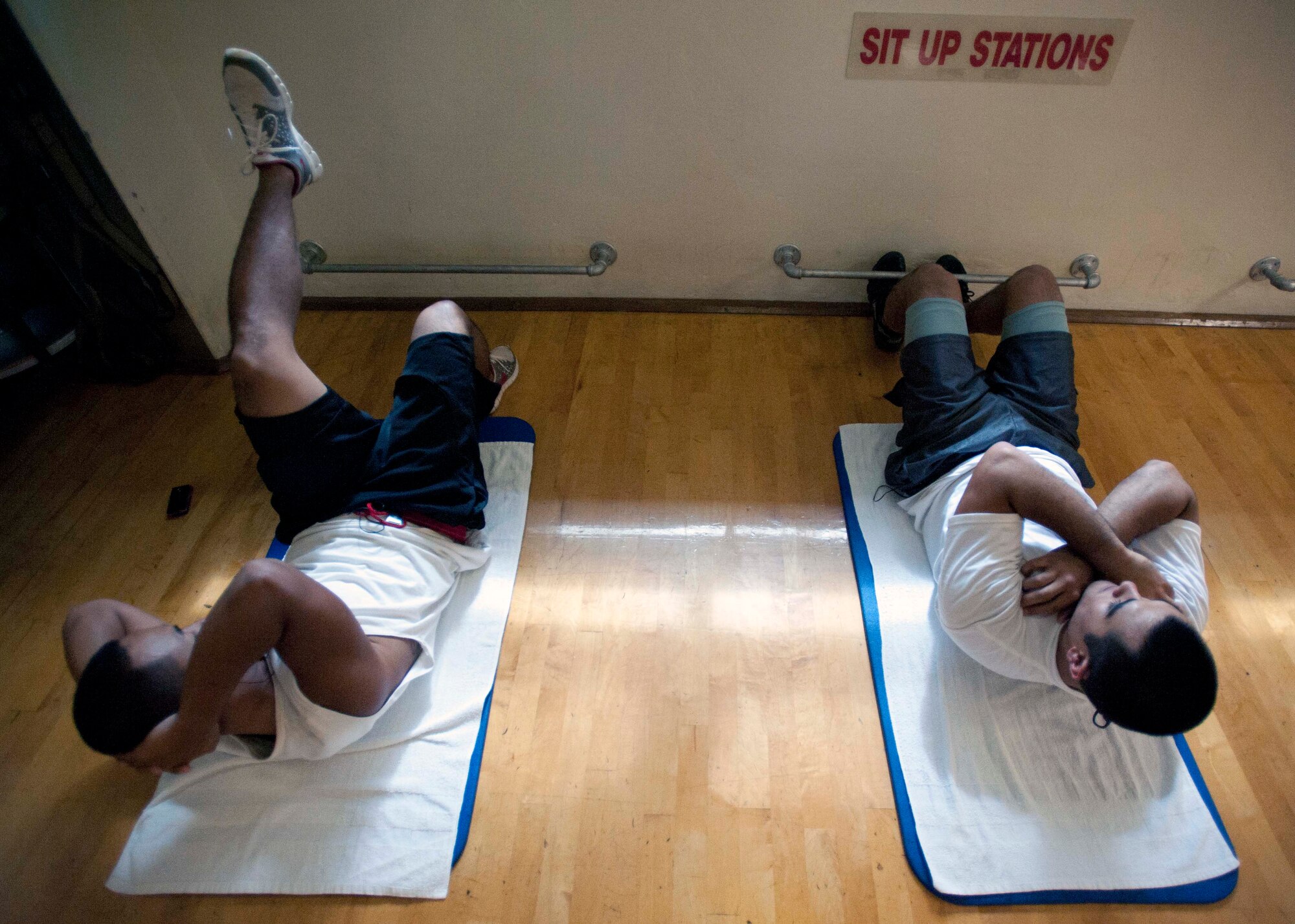 Base gym helps Airmen stay fit to fight > 15th Wing > Article Display