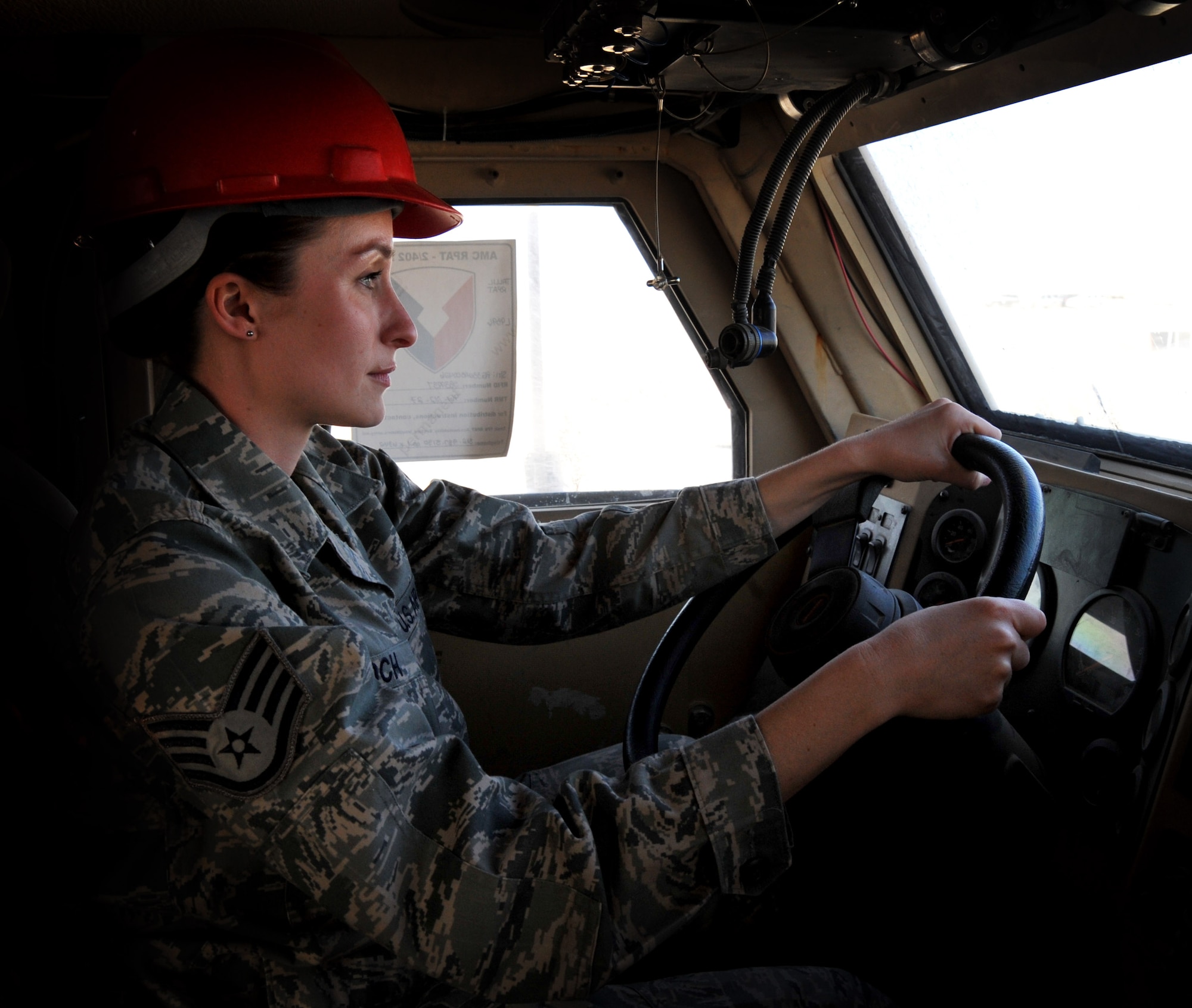 Airmen team-up, support war by the tons > U.S. Air Forces Central > Display