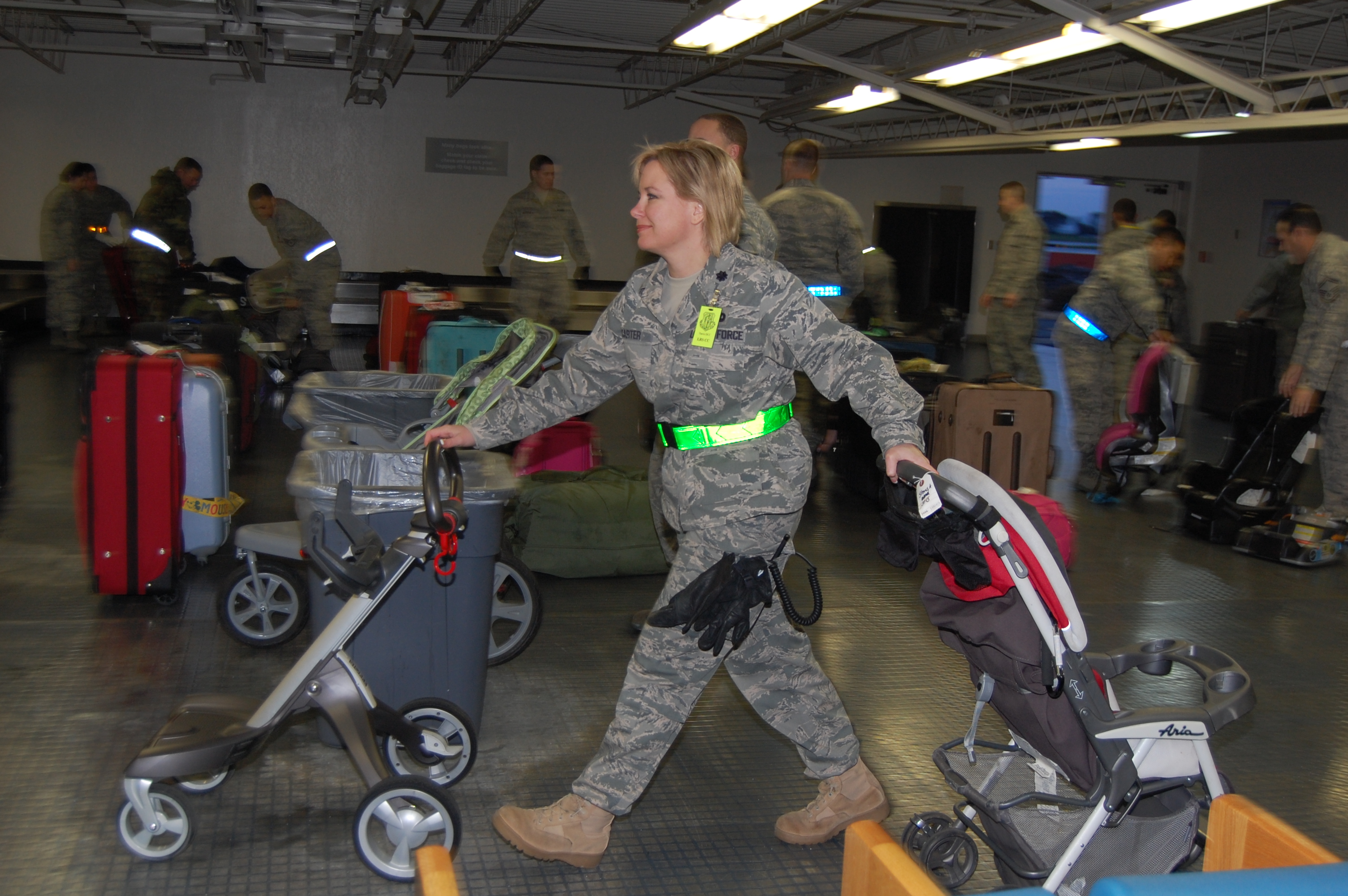 Travis officers lend a helping hand > Travis Air Force Base > Display