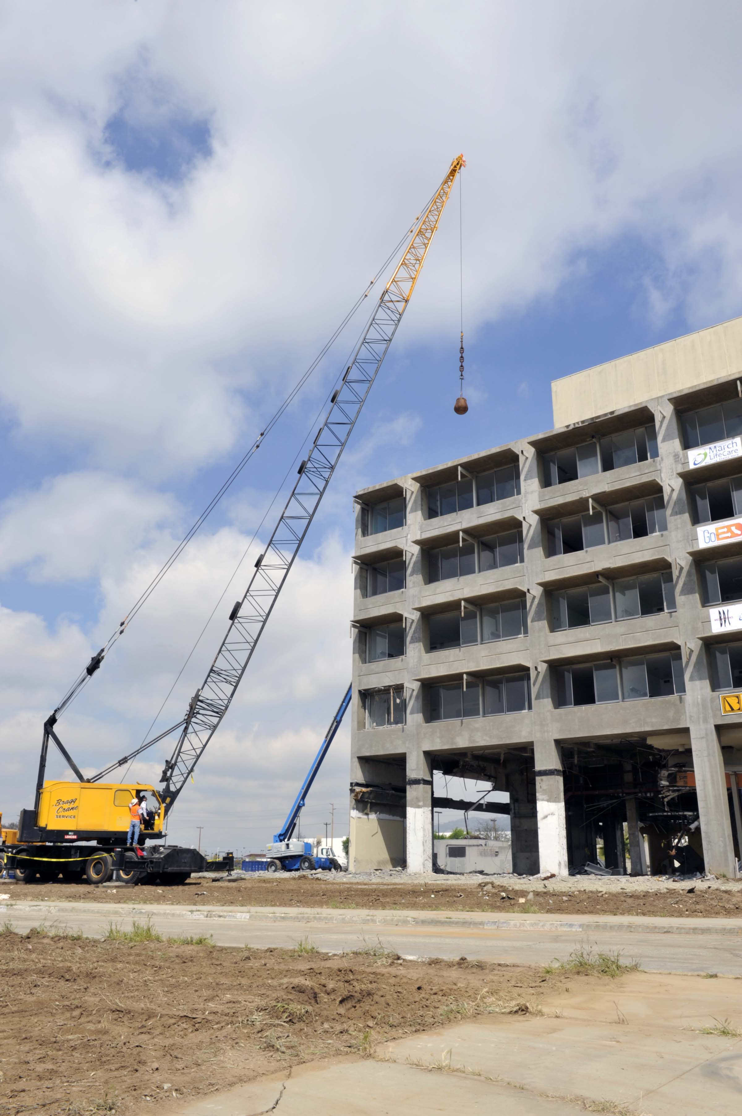 Demolition begins on March hospital building > March Air Reserve Base ...