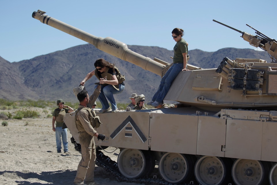 Jane Wayne offers taste of Corps > United States Marine Corps Flagship ...