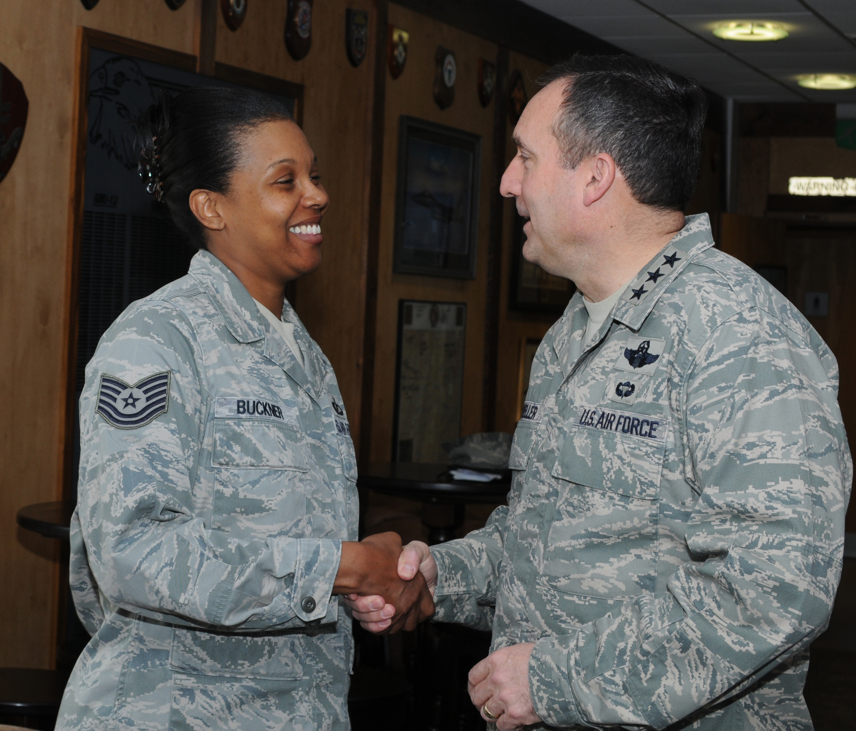 Lt. Gen. Mueller visits the 48th Fighter Wing > Royal Air Force ...