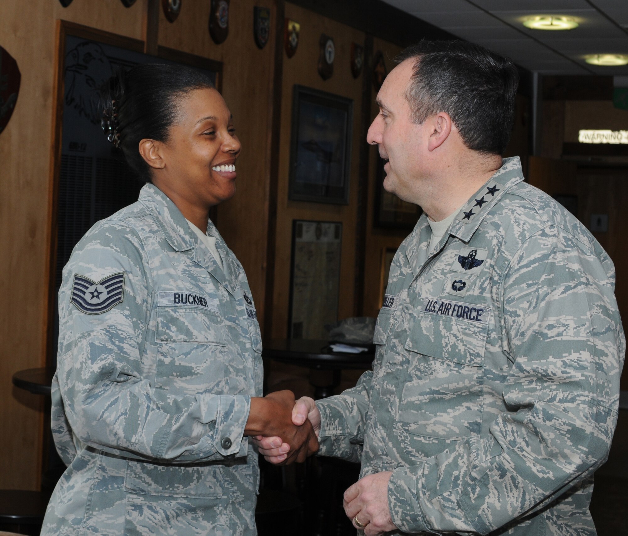 Lt. Gen. Mueller visits the 48th Fighter Wing > Royal Air Force ...