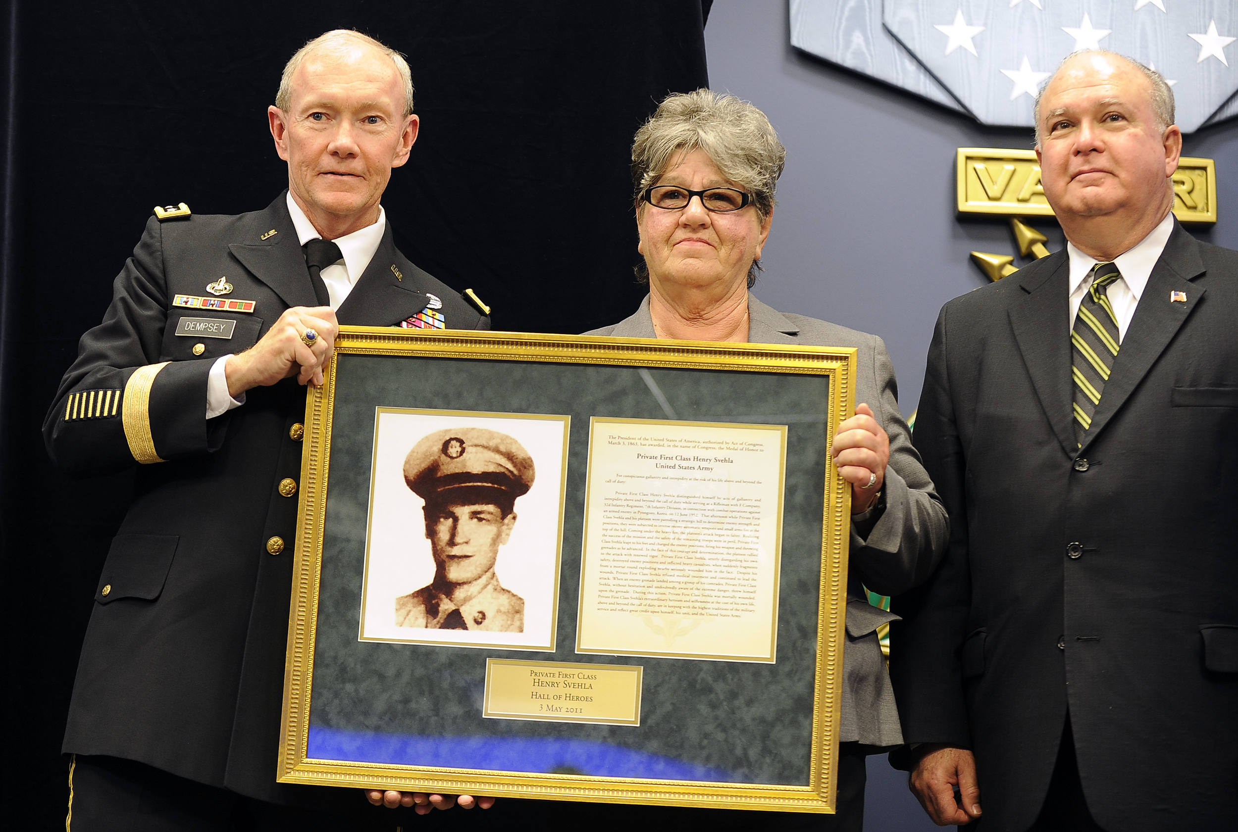 Army Chief of Staff Gen. Martin E. Dempsey, left, presents the Hall of ...