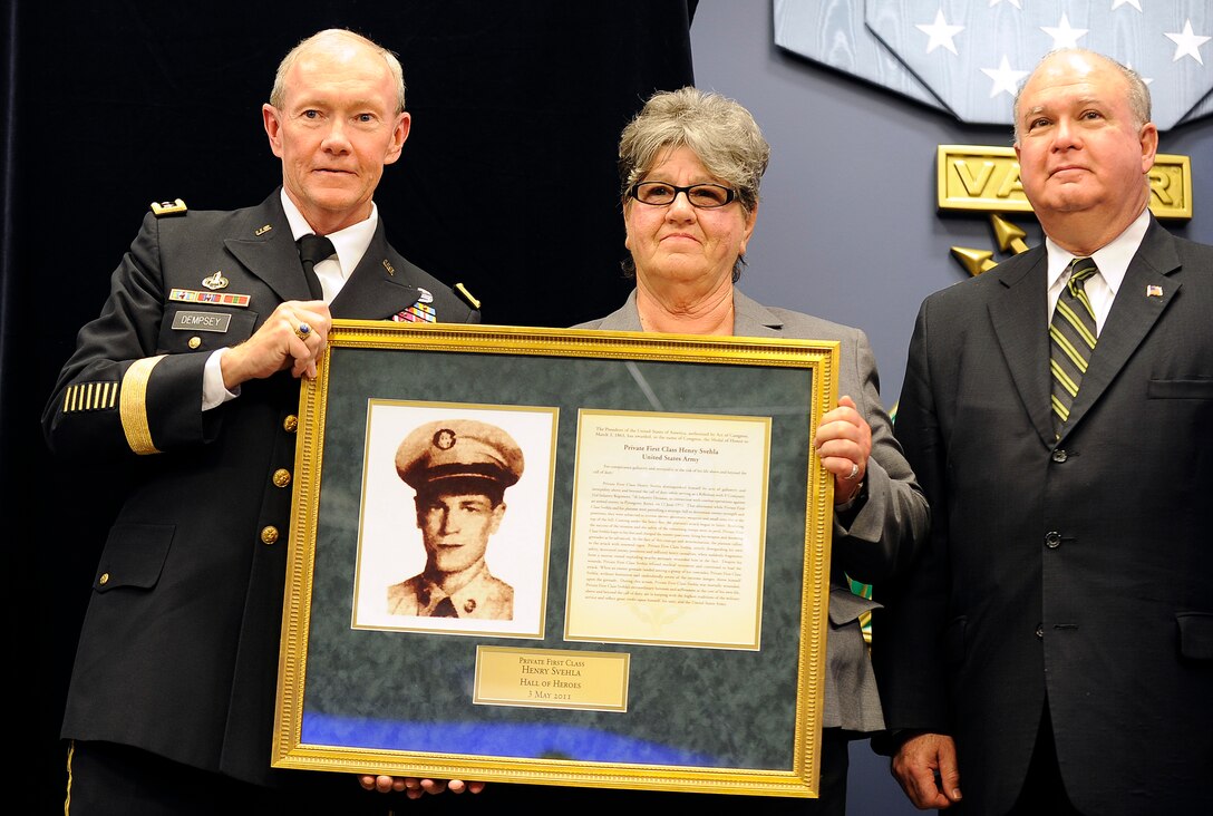 Army Chief of Staff Gen. Martin E. Dempsey, left, presents the Hall of ...