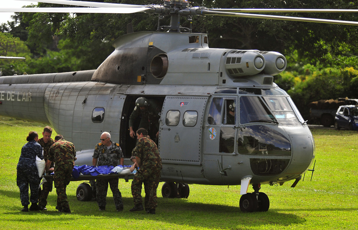 The Pacific Partnership medical team load an Australian man into a ...