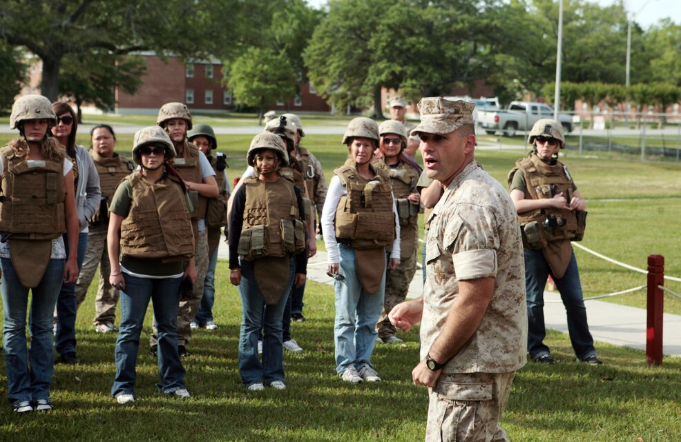 Jane Wayne Day puts CLB-6 spouses to the test > United States Marine ...