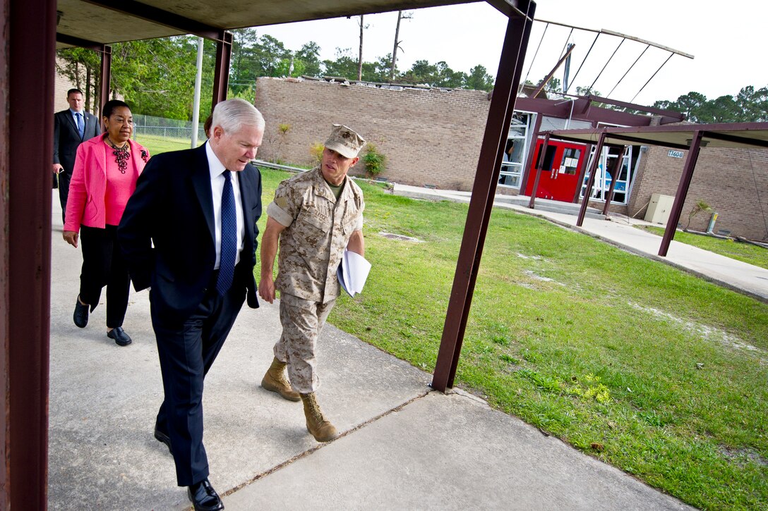 U.S. Marine Corps Col. Daniel Lecce briefs U.S. Defense Secretary ...