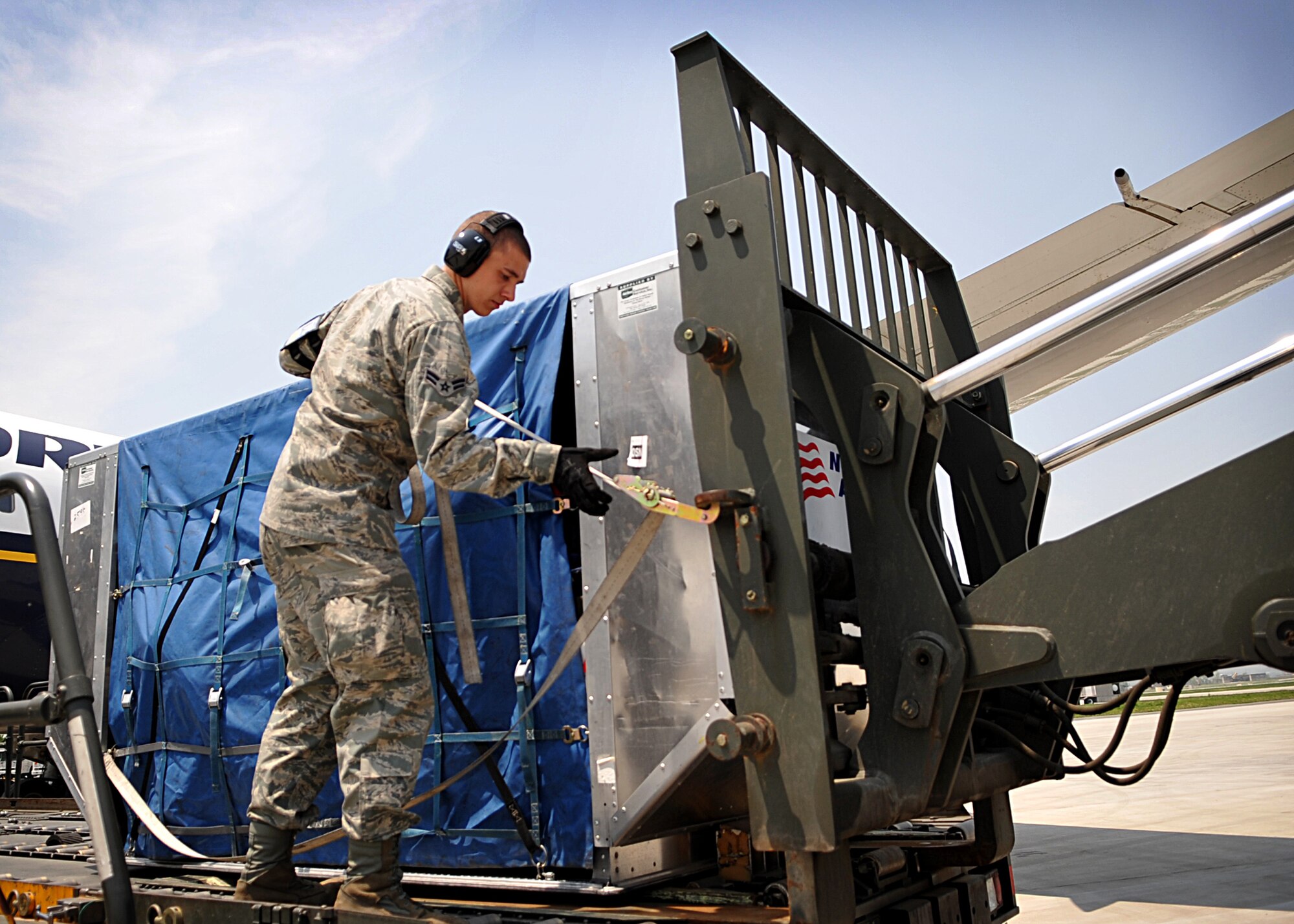 Handle with Care...the way 731st AMS Operates > Osan Air Base > Article ...