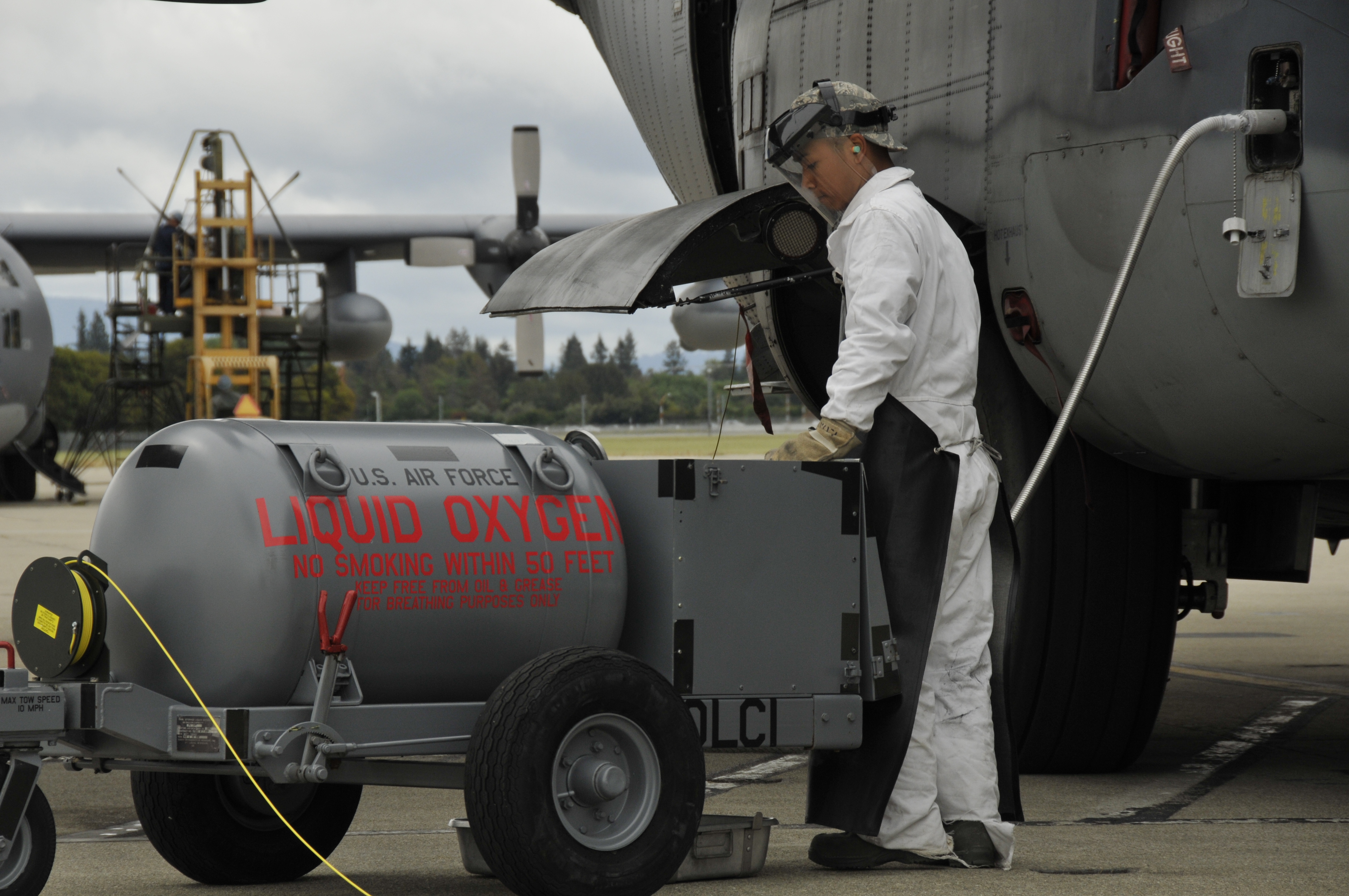 Liquid oxygen refill