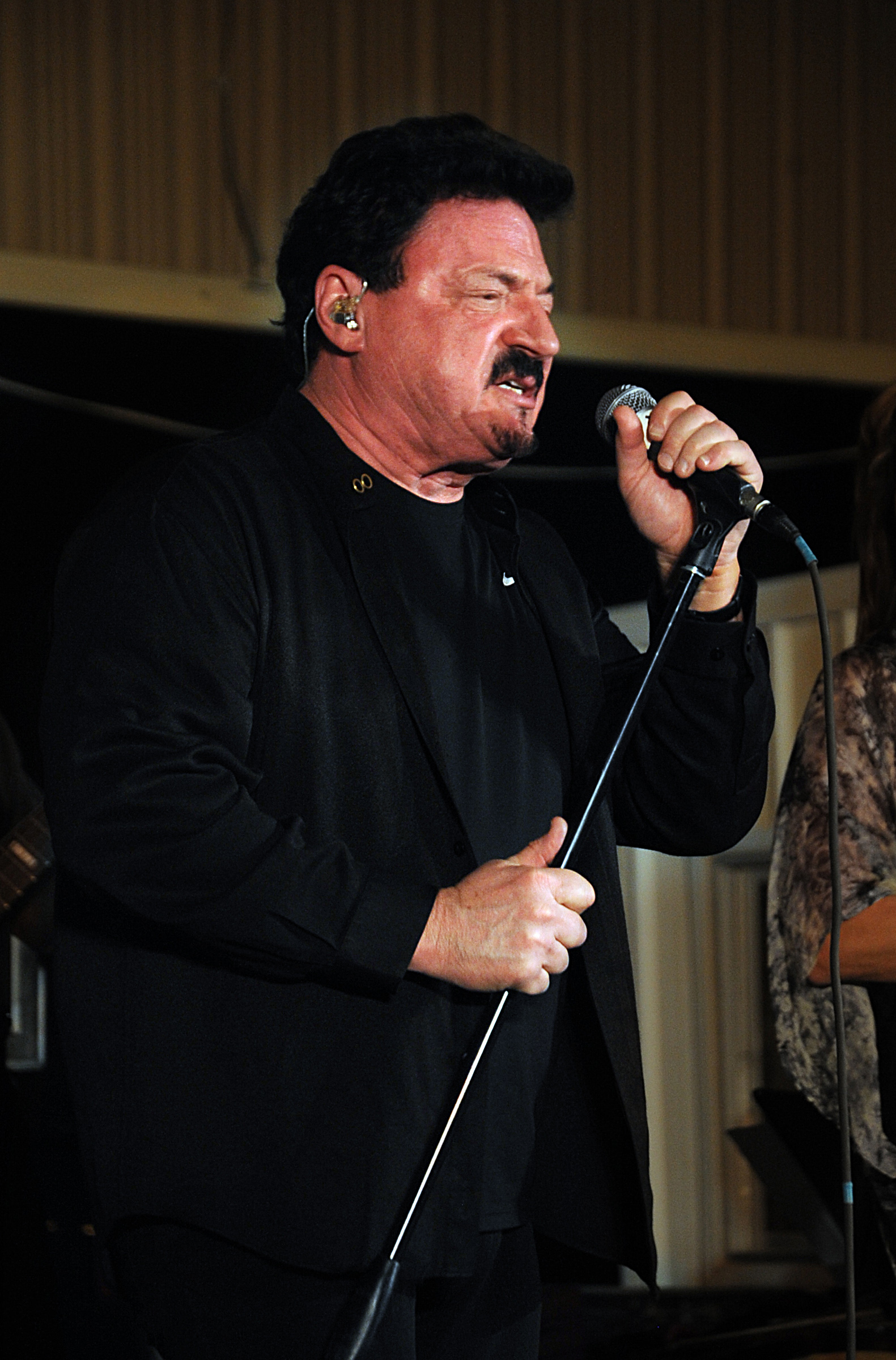 Photo essay: Bobby Kimball, friends perform for deployed 386th Airmen ...
