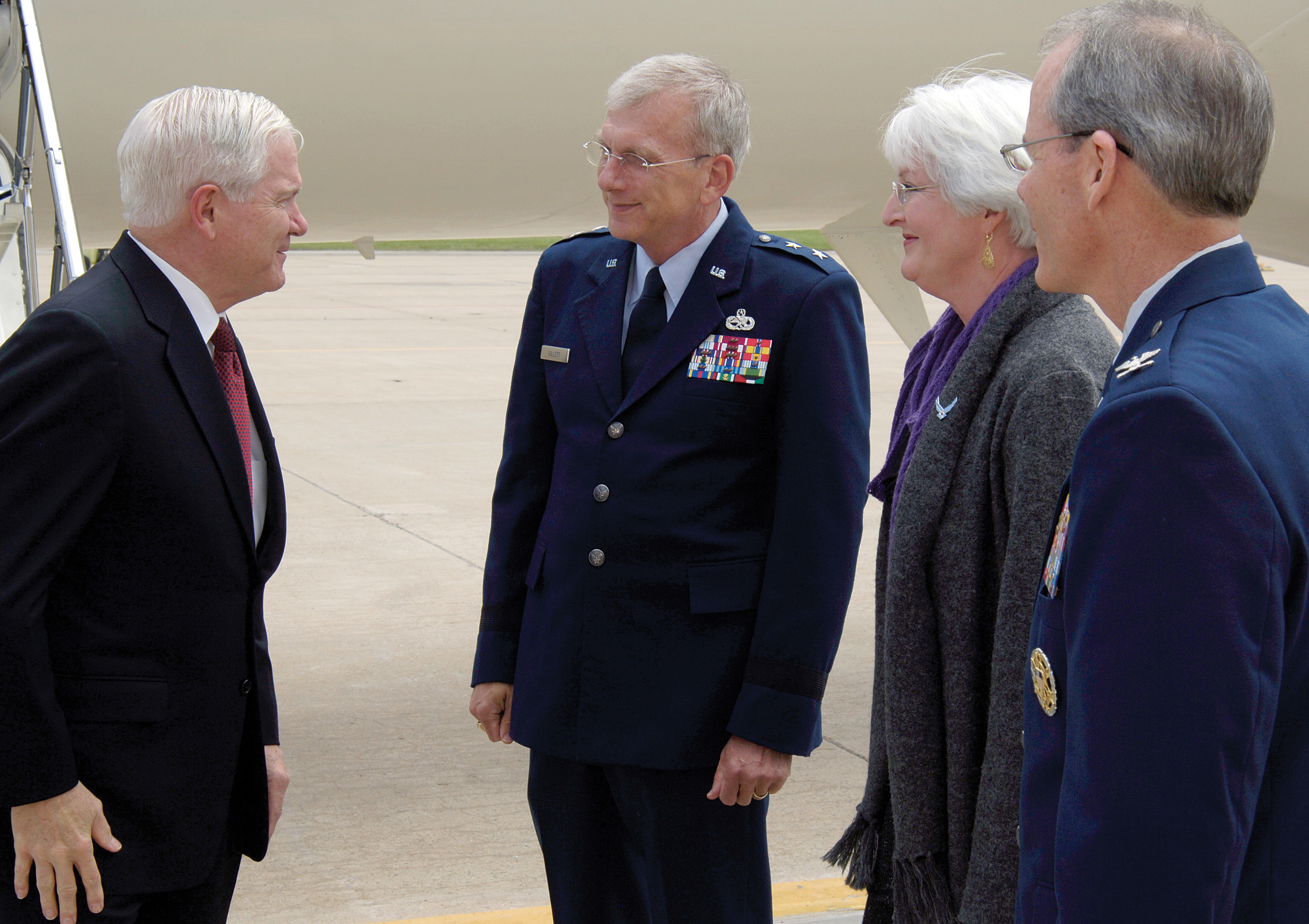 Secretary Gates welcomed to Oklahoma > Tinker Air Force Base > Article ...