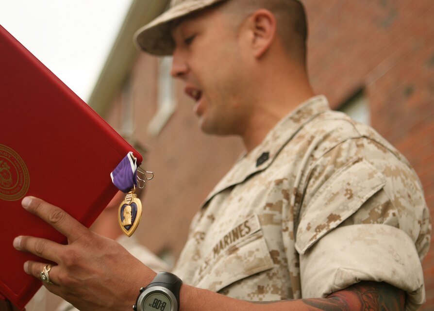 Marines receive Purple Hearts for injuries in combat > United States ...