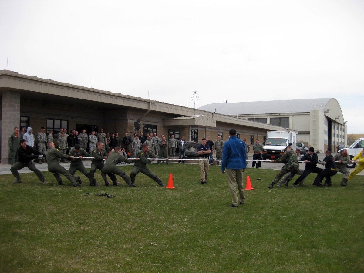 Gunfighter Tug-o-War > Mountain Home Air Force Base > Article Display