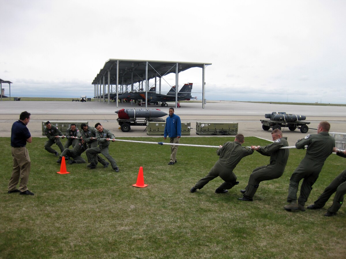 Gunfighter Tug-o-War > Mountain Home Air Force Base > Article Display