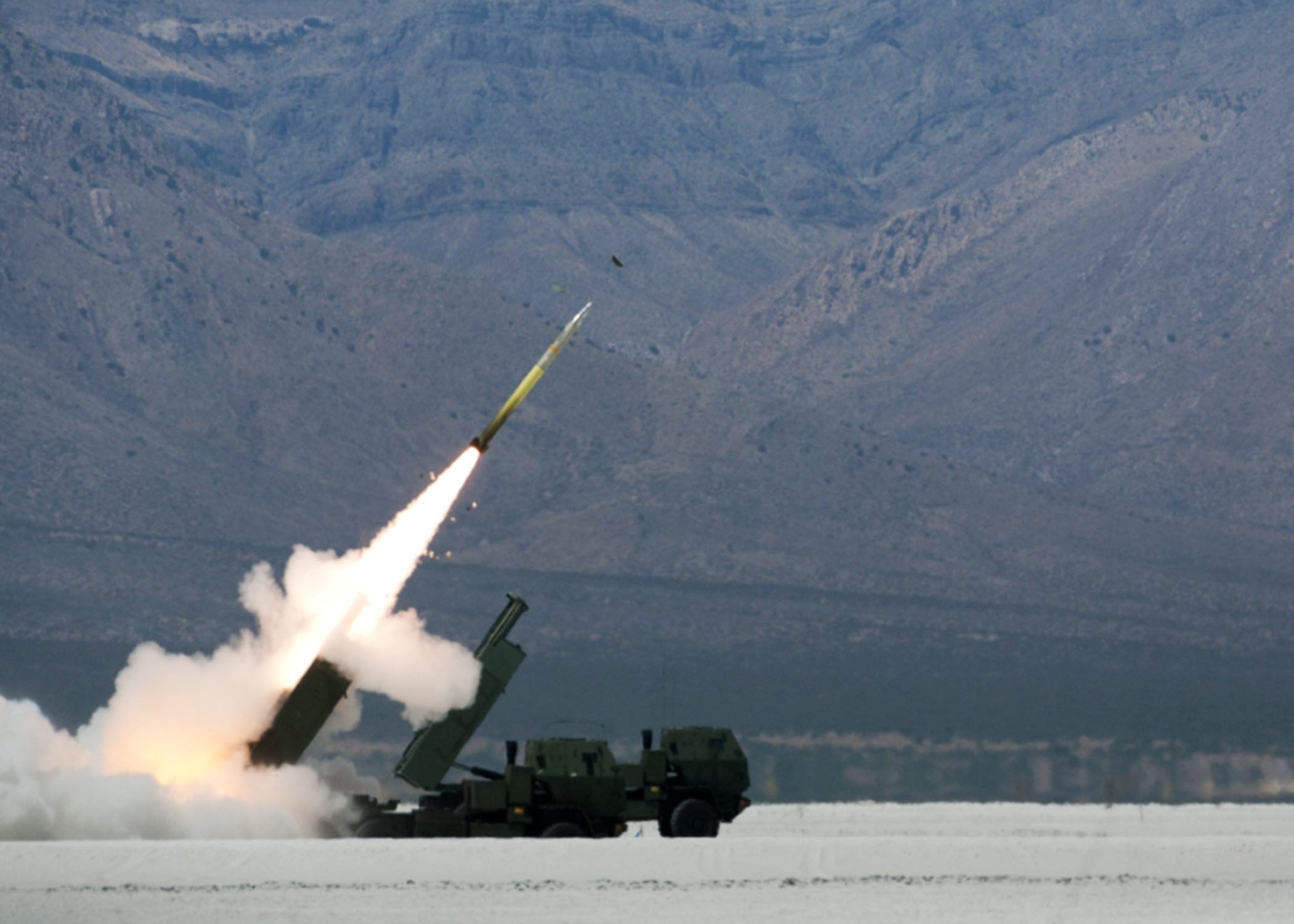 Fort Sill’s Bravo Battery 1-14 Field Artillery’s fire a rocket from the ...