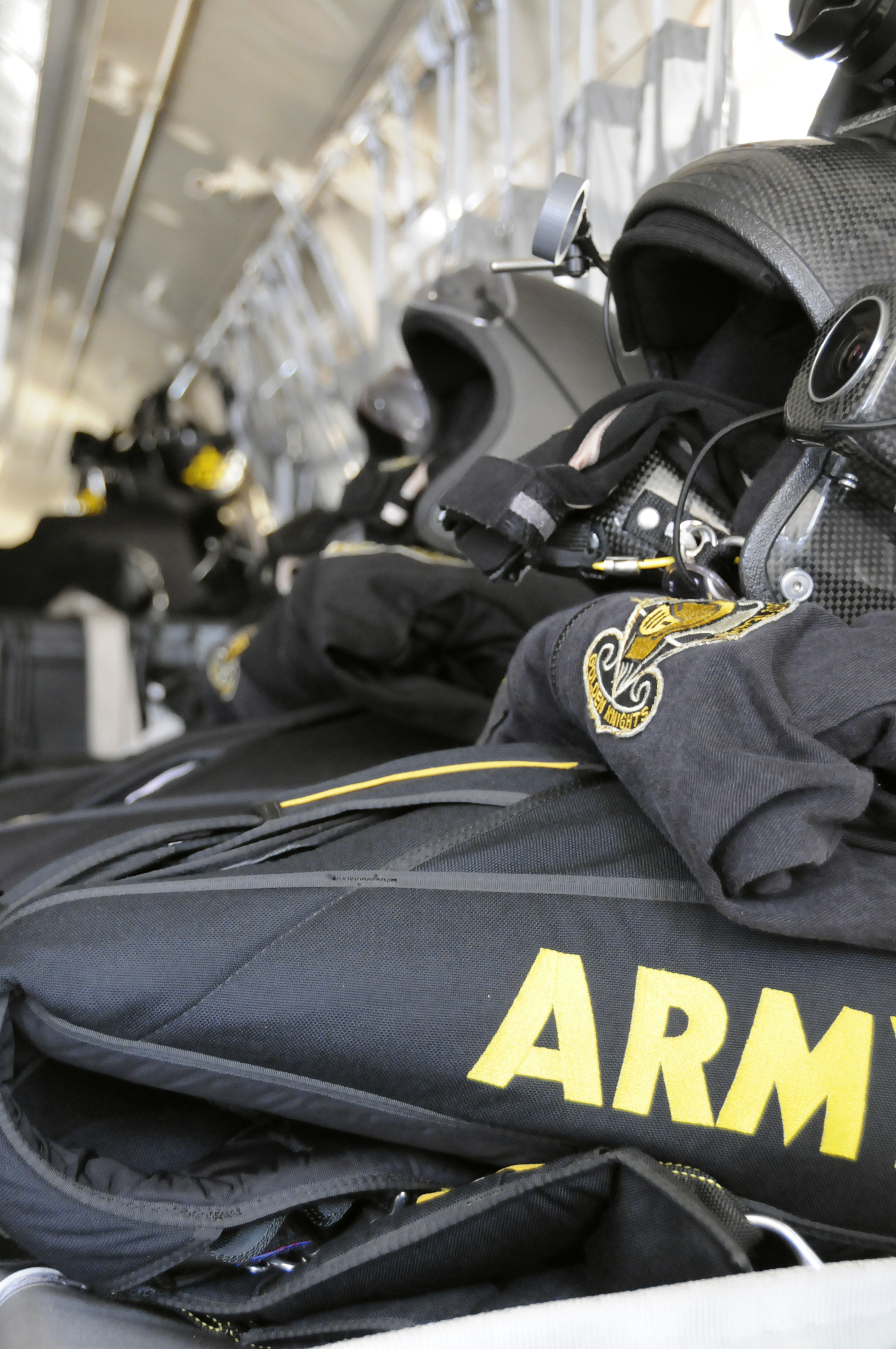 U.S. Army Golden Knights perform at JSOH > Joint Base Andrews > Article ...