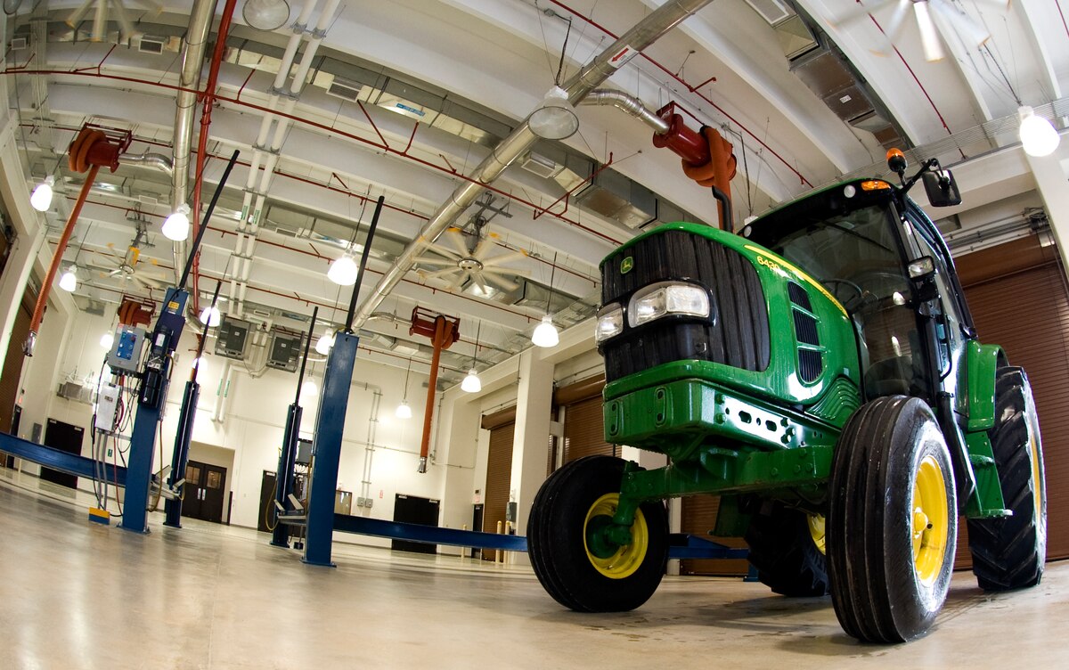 Ribbon cutting opens Combat Support Vehicle Maintenance Facility ...