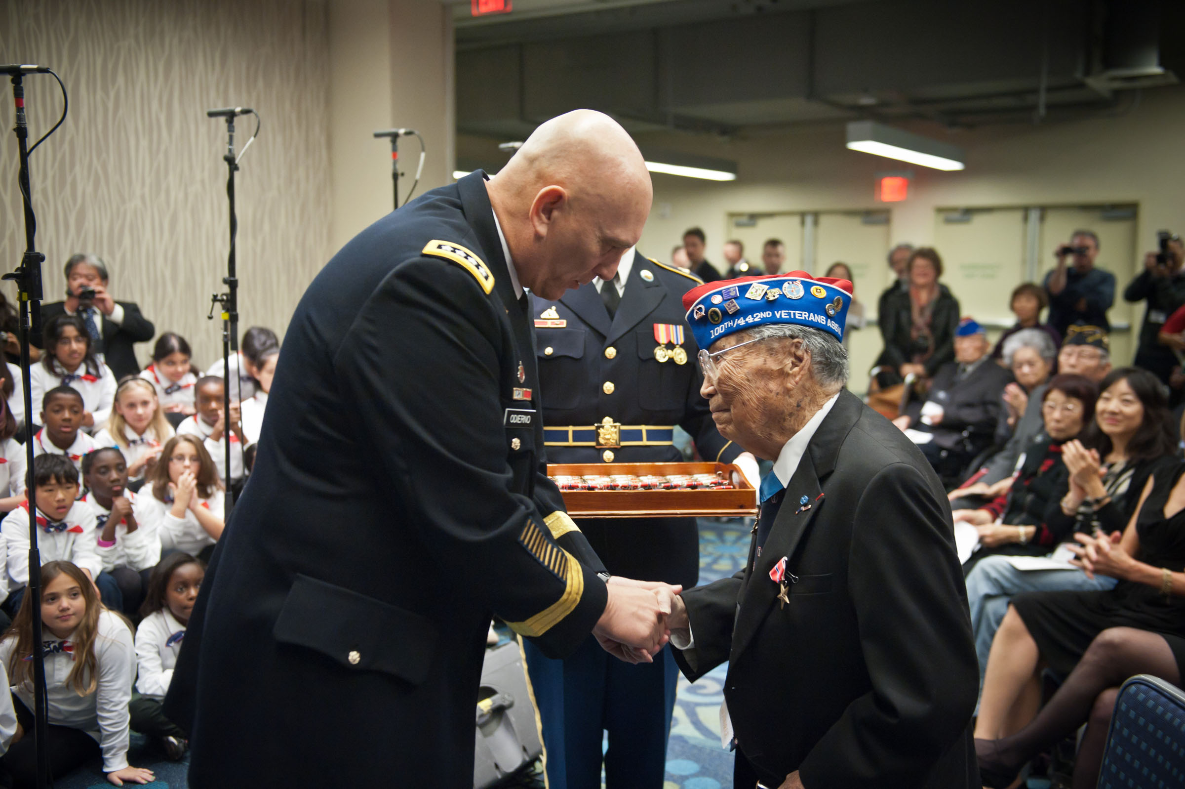 Army Chief of Staff Gen. Raymond T. Odierno presents a Bronze Star ...