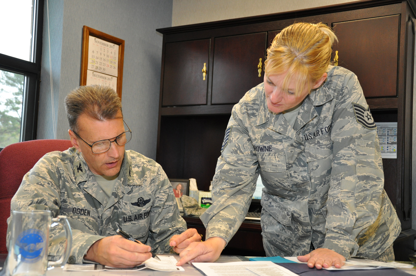 Commander gives lifetime to Air Force Sergeants Association > 916th Air ...