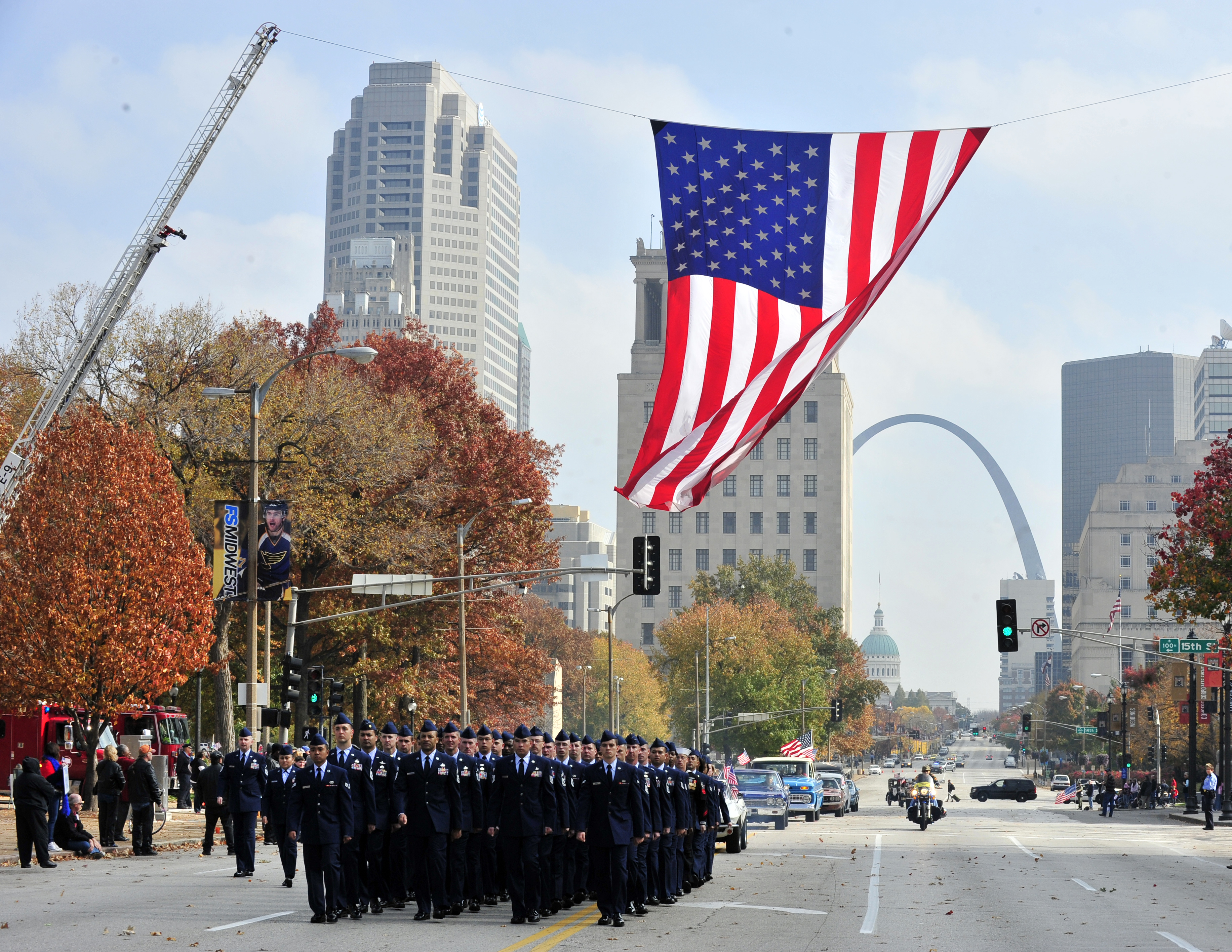 Scott Airmen march in Veterans Day parade in St. Louis > Scott Air ...