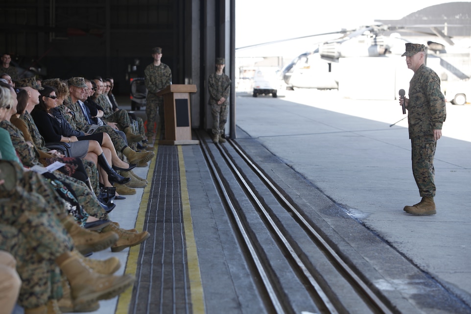 Cherry Point's HLMA-467 welcomes new commanding officer > Marine Corps ...