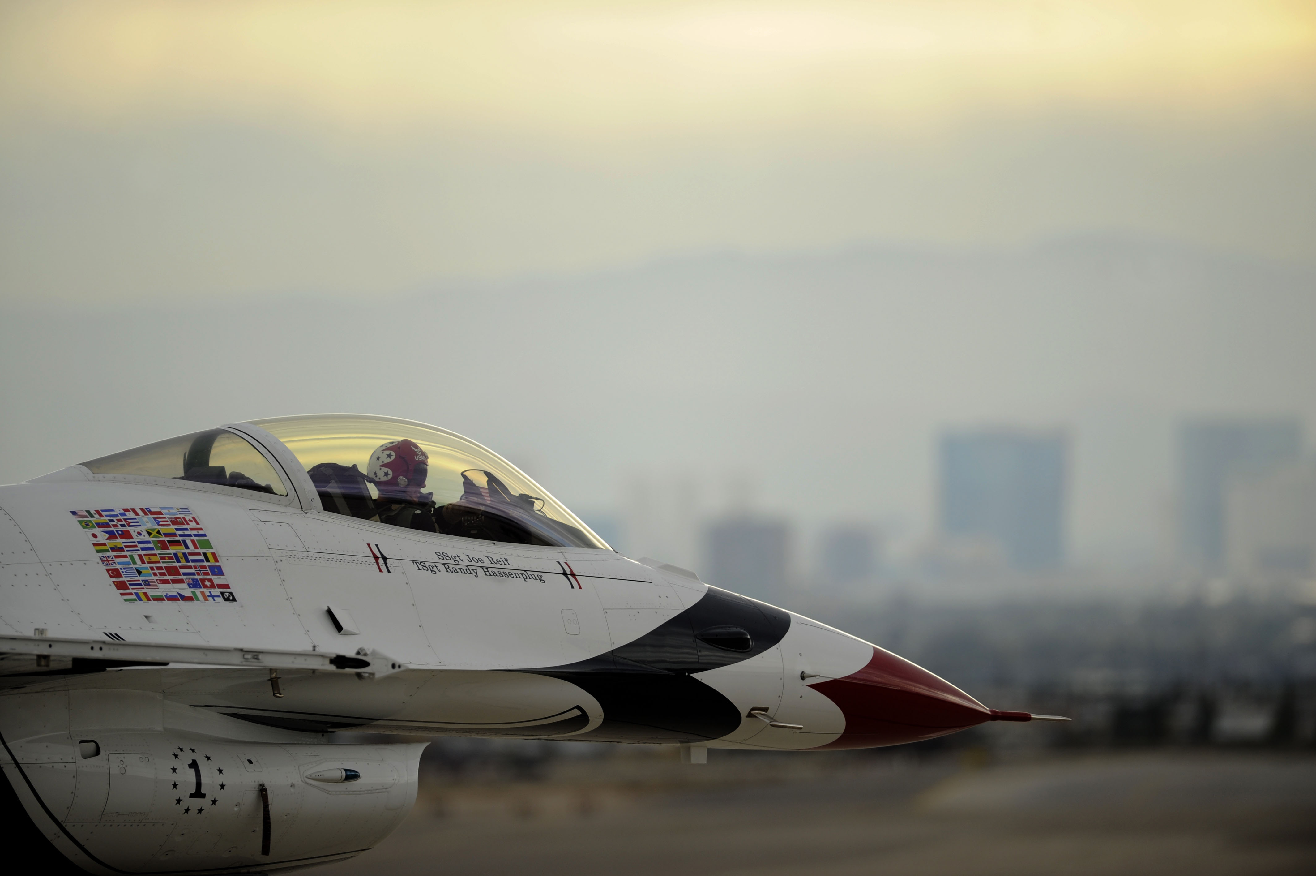 Thunderbirds thrill thousands at Aviation Nation, wrapping up 2011 show ...