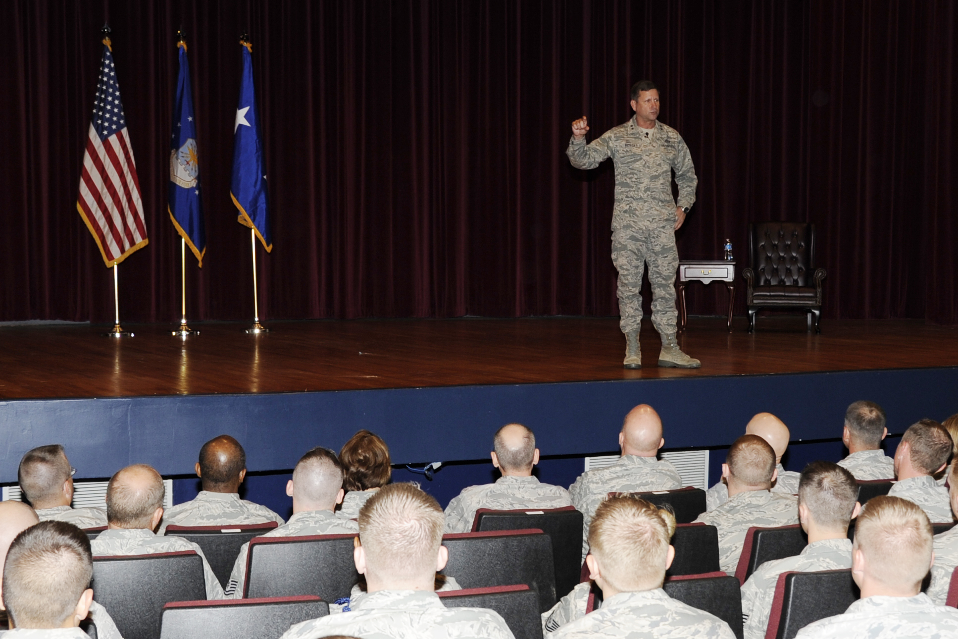 2nd Air Force Commander 'amazed' during Sheppard visit > 33rd Fighter ...
